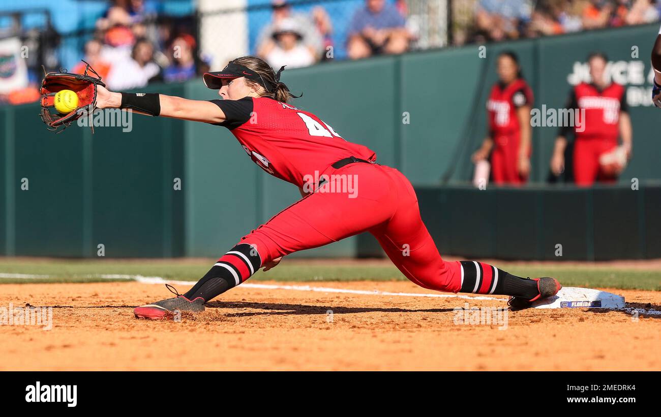 Georgia infielder Lacey Fincher (44) stretches to catch a throw for an ...
