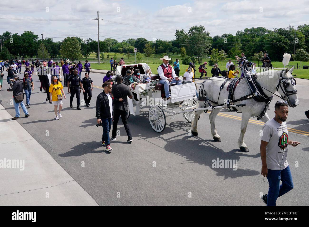 Tulsa race massacre survivors Hughes Van Ellis Sr., left, Lessie ...