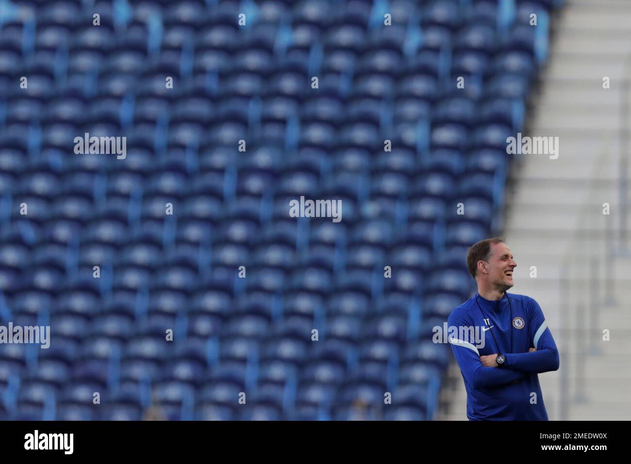Chelsea's head coach Thomas Tuchel talks to his assistants during a ...