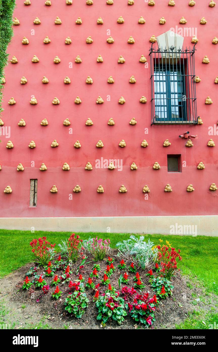 Salvador Dali loaf of bread on the wall, Dalí Theatre-Museum, Figueres ...