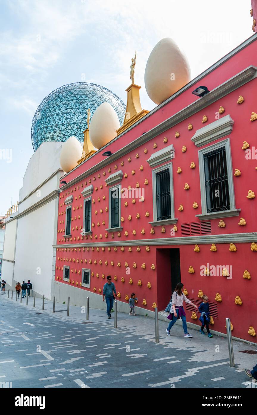 Salvador Dali loaf of bread on the wall, Dalí Theatre-Museum, Figueres ...