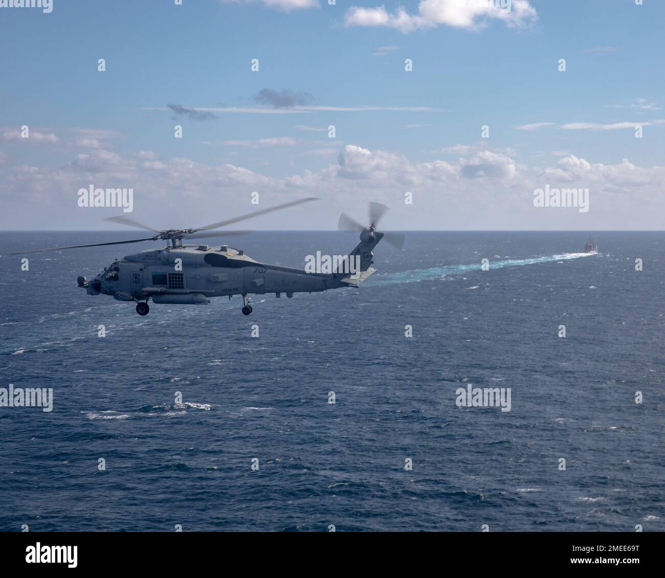 220816-N-MW880-1686 ATLANTIC OCEAN (Aug. 16, 2022) An MH-60R Sea Hawk ...