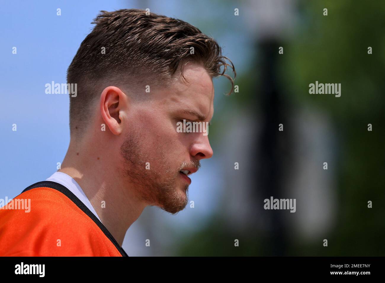 Cincinnati Bengals Joe Burrow walks to the stadium after an NFL ...