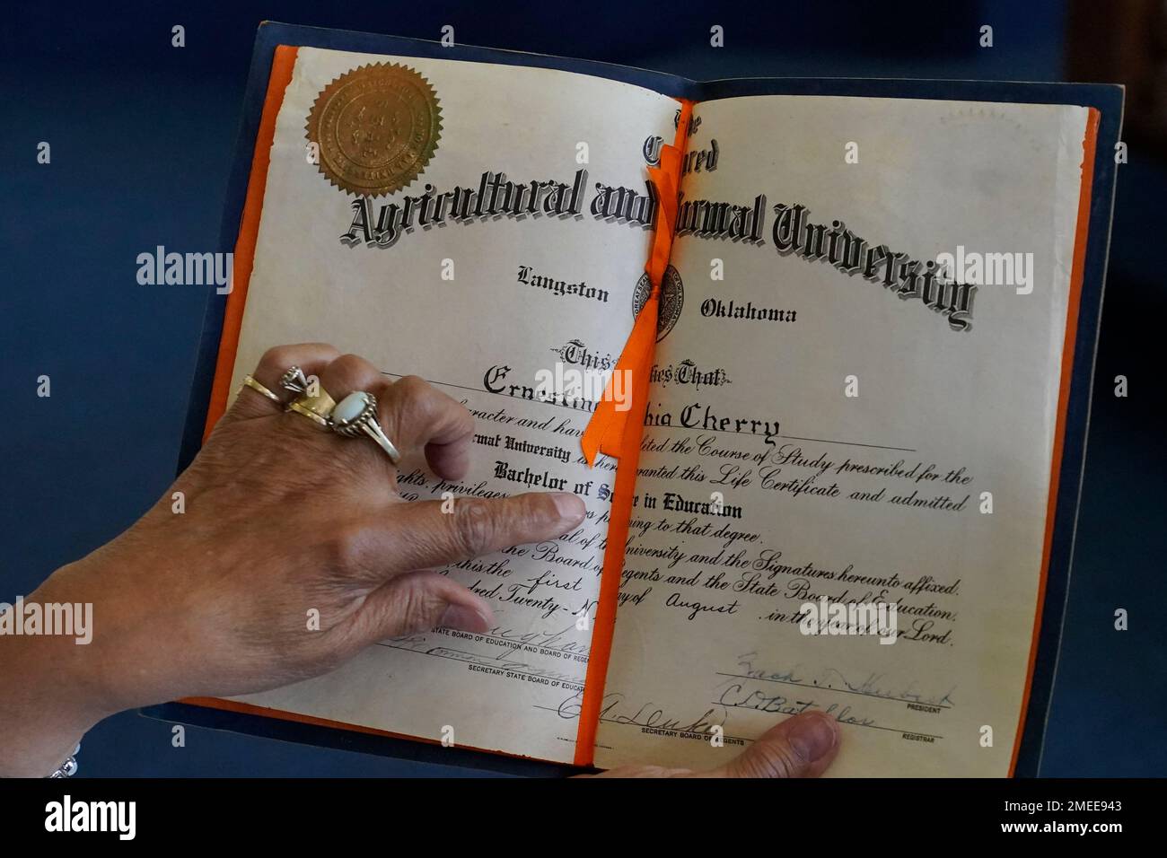 Carolyn Roberts, daughter of Tulsa Race Massacre survivor Ernestine ...