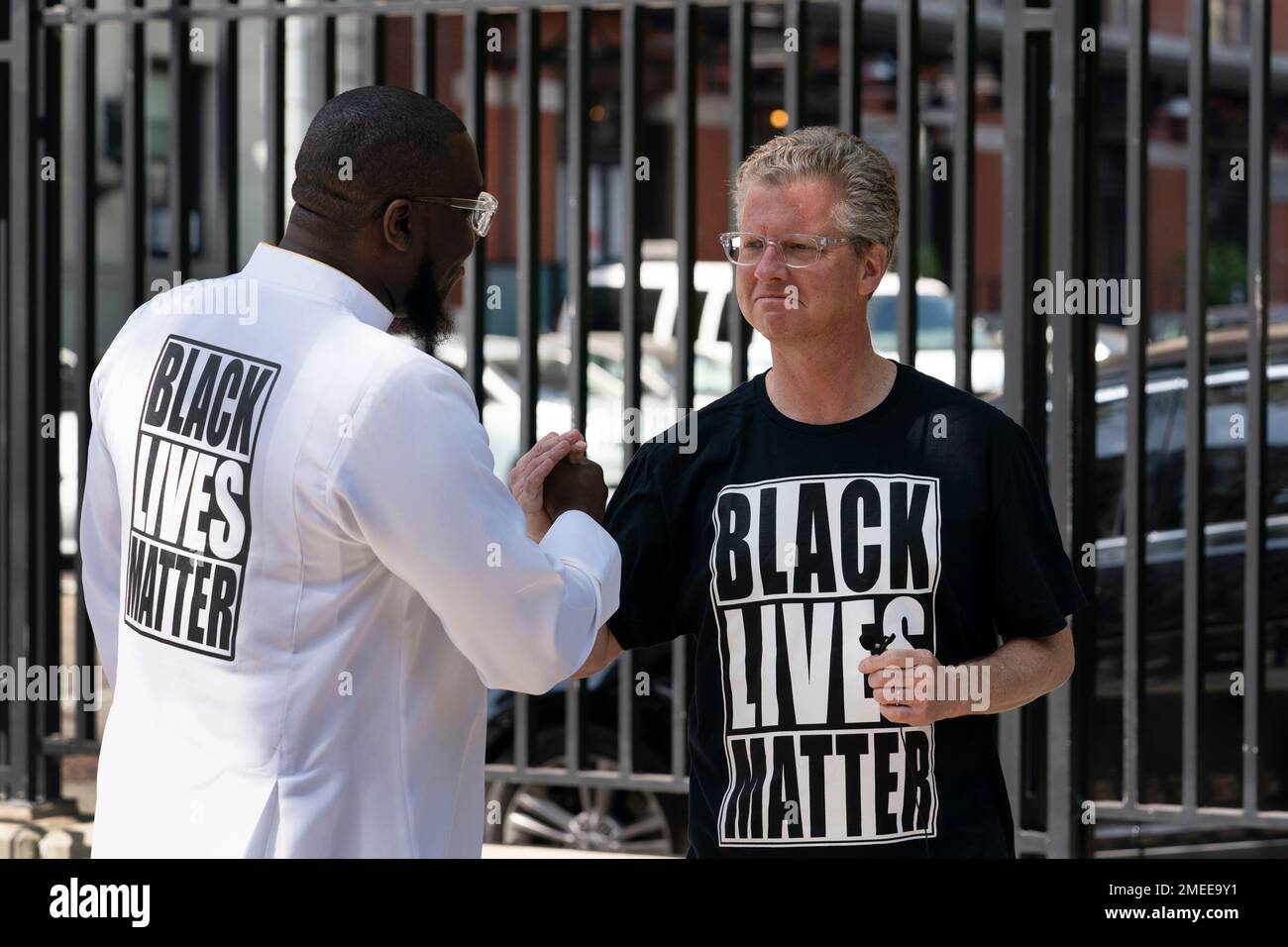 Shaun Donovan, right, a Democratic candidate for New York mayor ...
