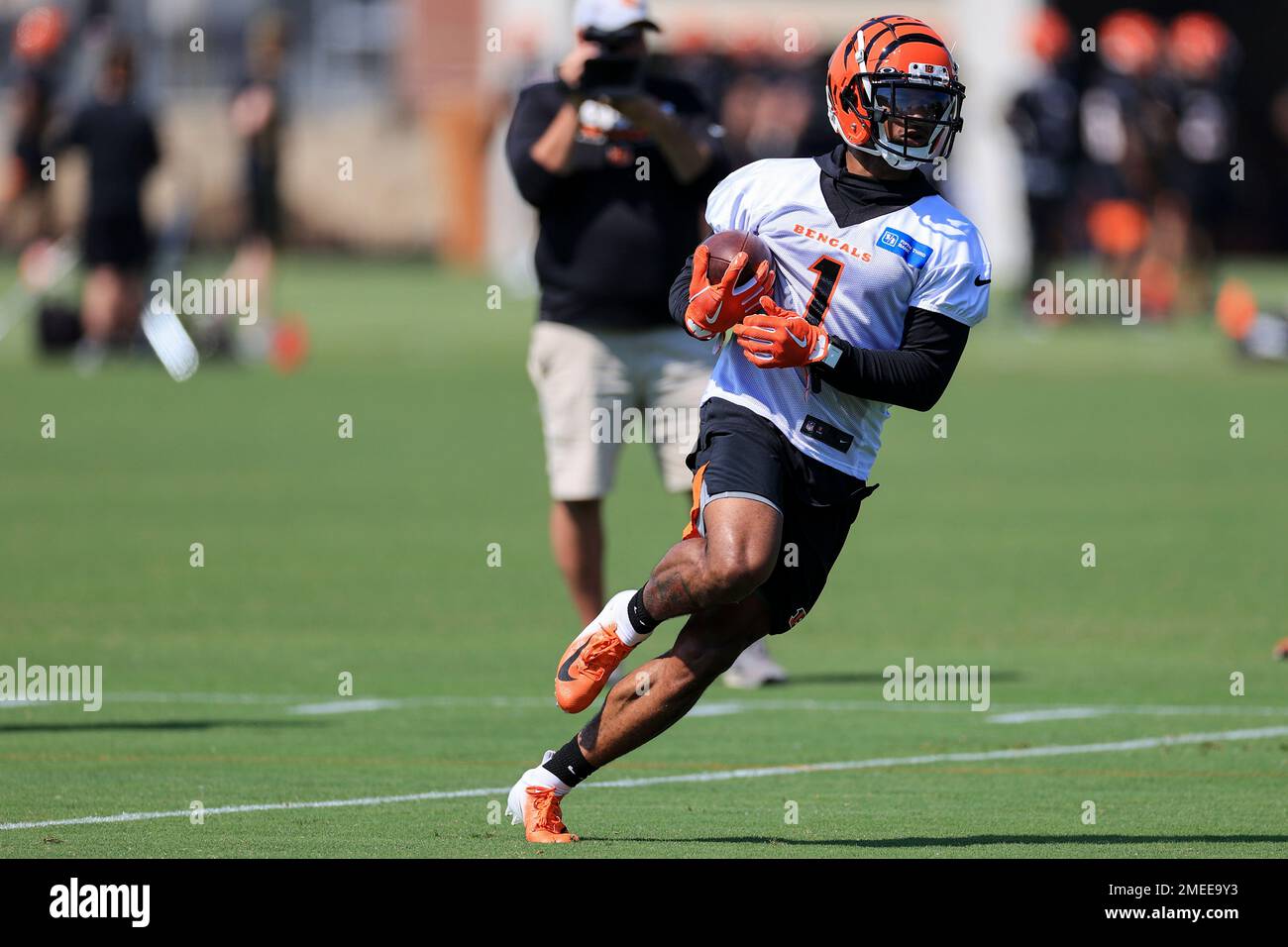 Cincinnati Bengals' Ja'Marr Chase makes a catch during NFL football ...