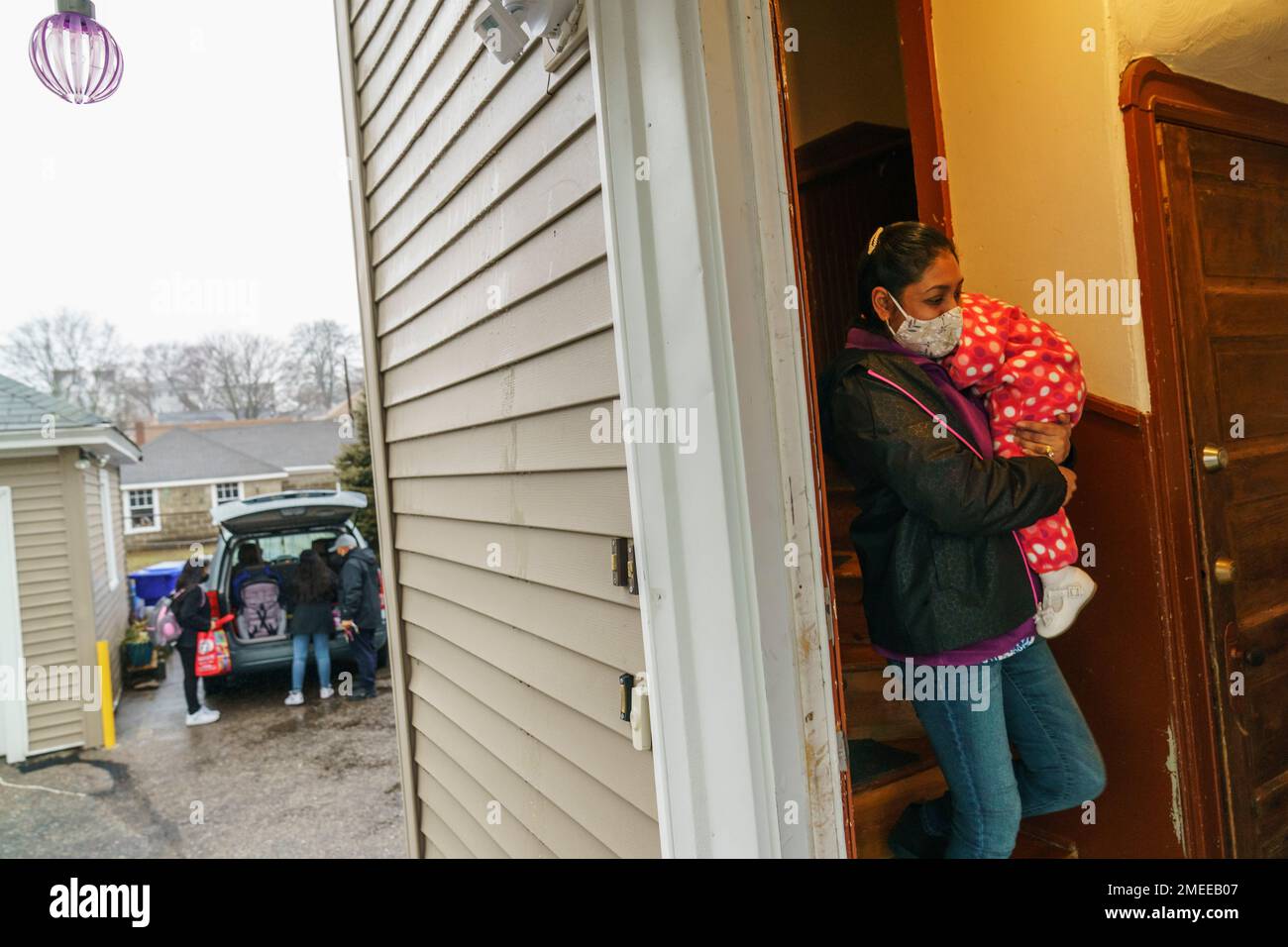 Marcelina Hernandez, carries her baby daughter down the stairs from ...
