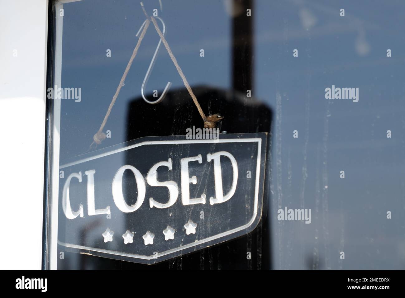 closed boutique text sign board door entrance on windows shop ...