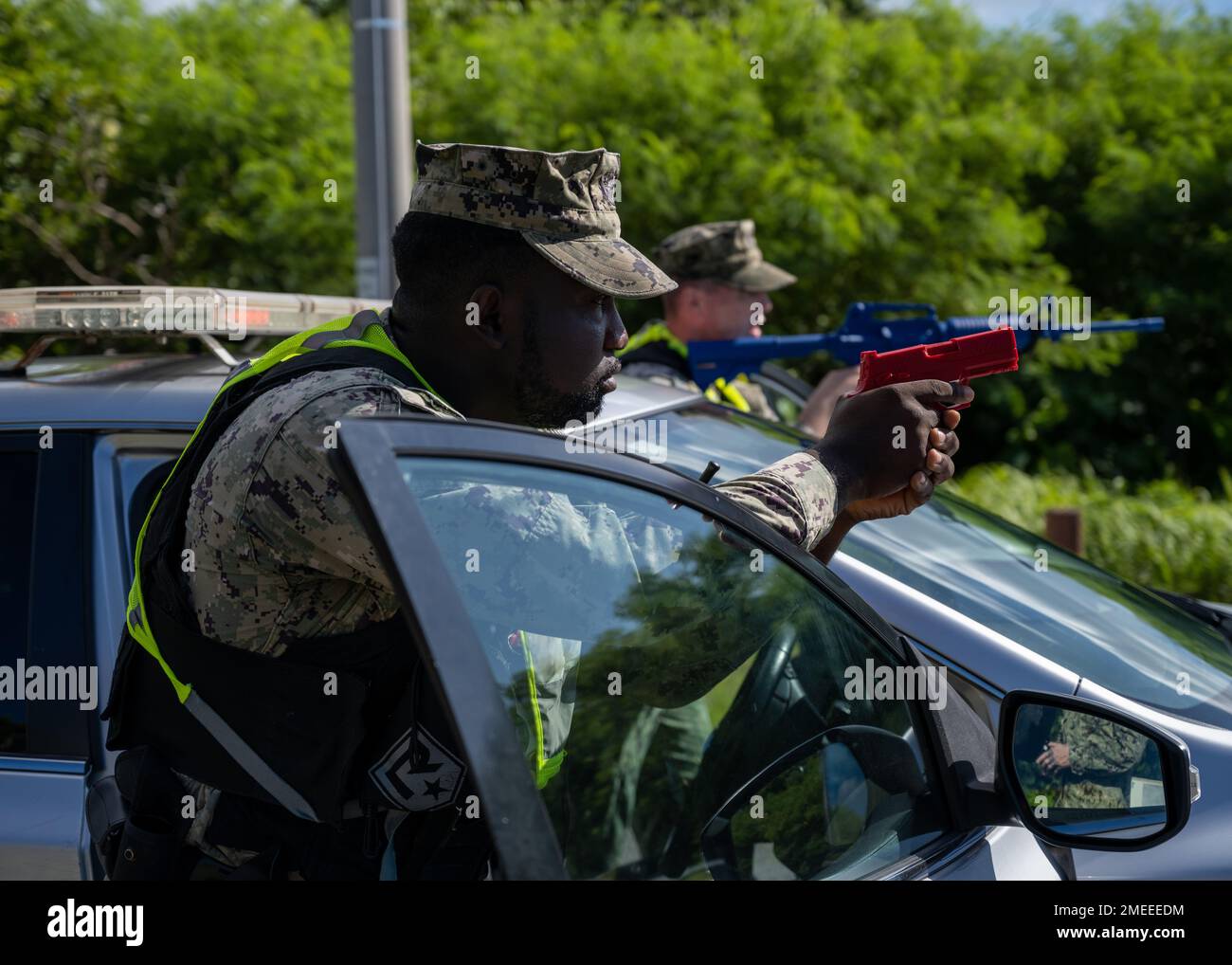 WHITE BEACH, Japan (Aug. 16, 2022) Sailors assigned to Commander, Fleet ...