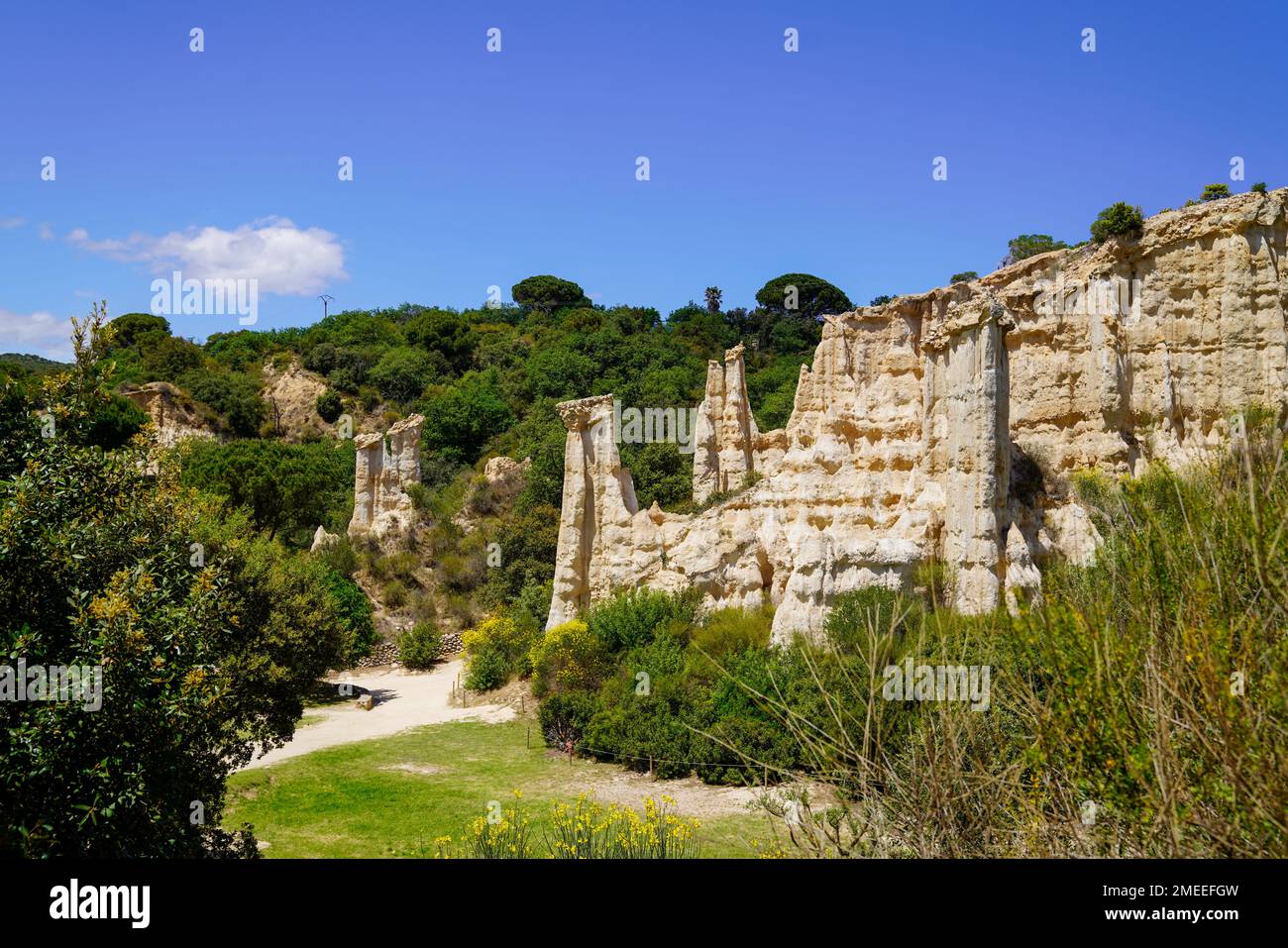 Les orgues d'Ille sur Tet Organs of Ille-sur-Têt fairy stone chimneys ...