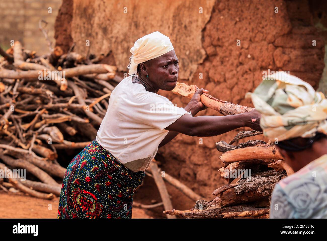 Traditional clothing ghana hi-res stock photography and images - Alamy