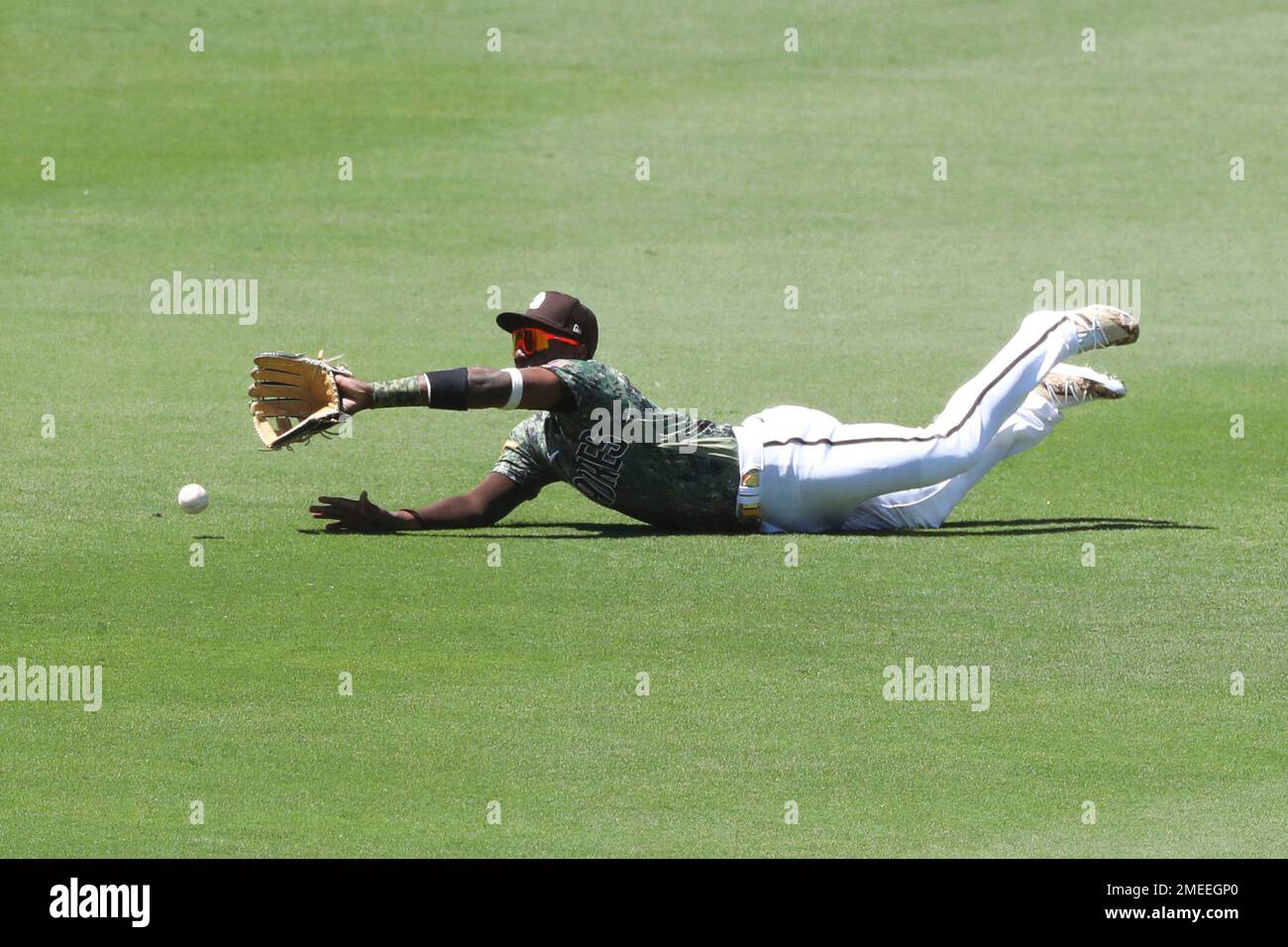San Diego Padres center fielder Jurickson Profar can't make a diving ...