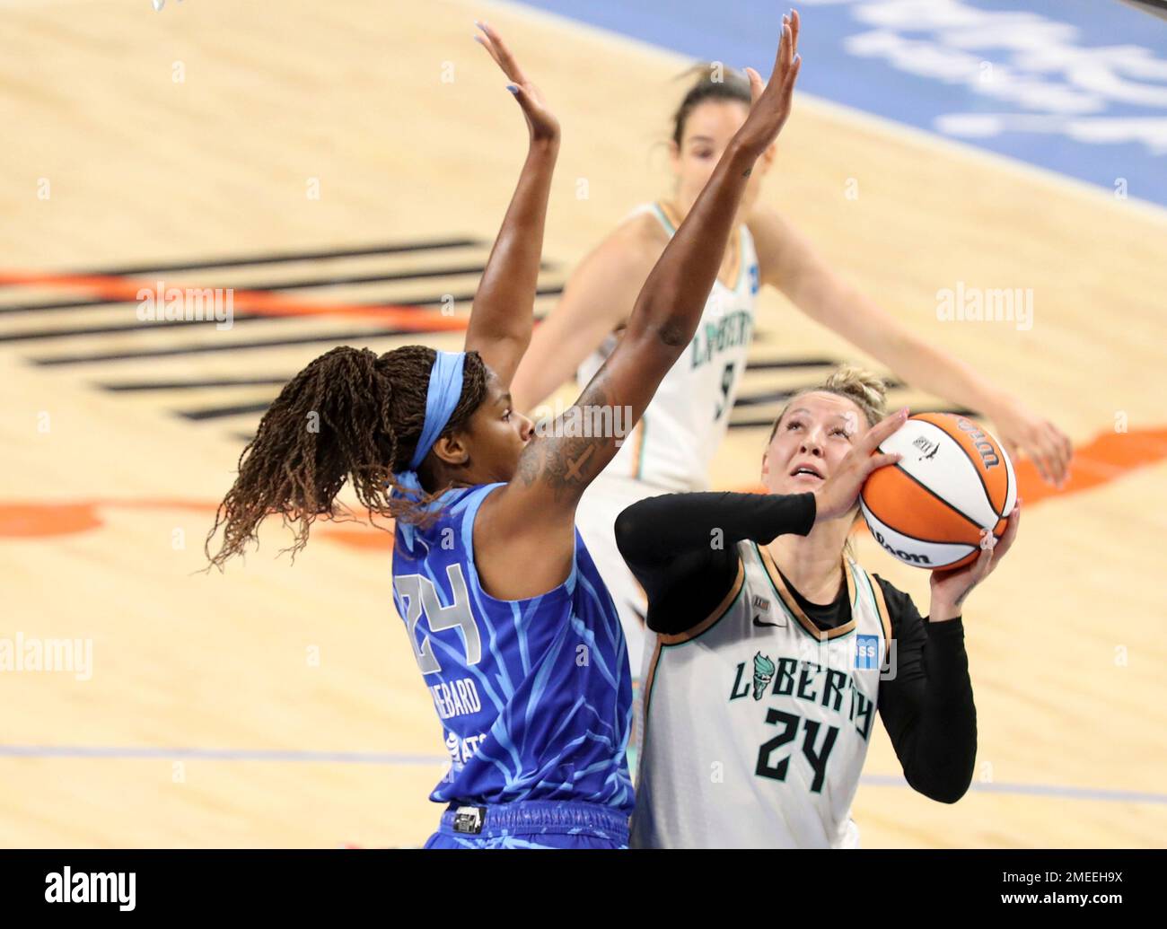 Chicago Sky forward Ruthy Hebard (24) tries to stop New York Liberty ...