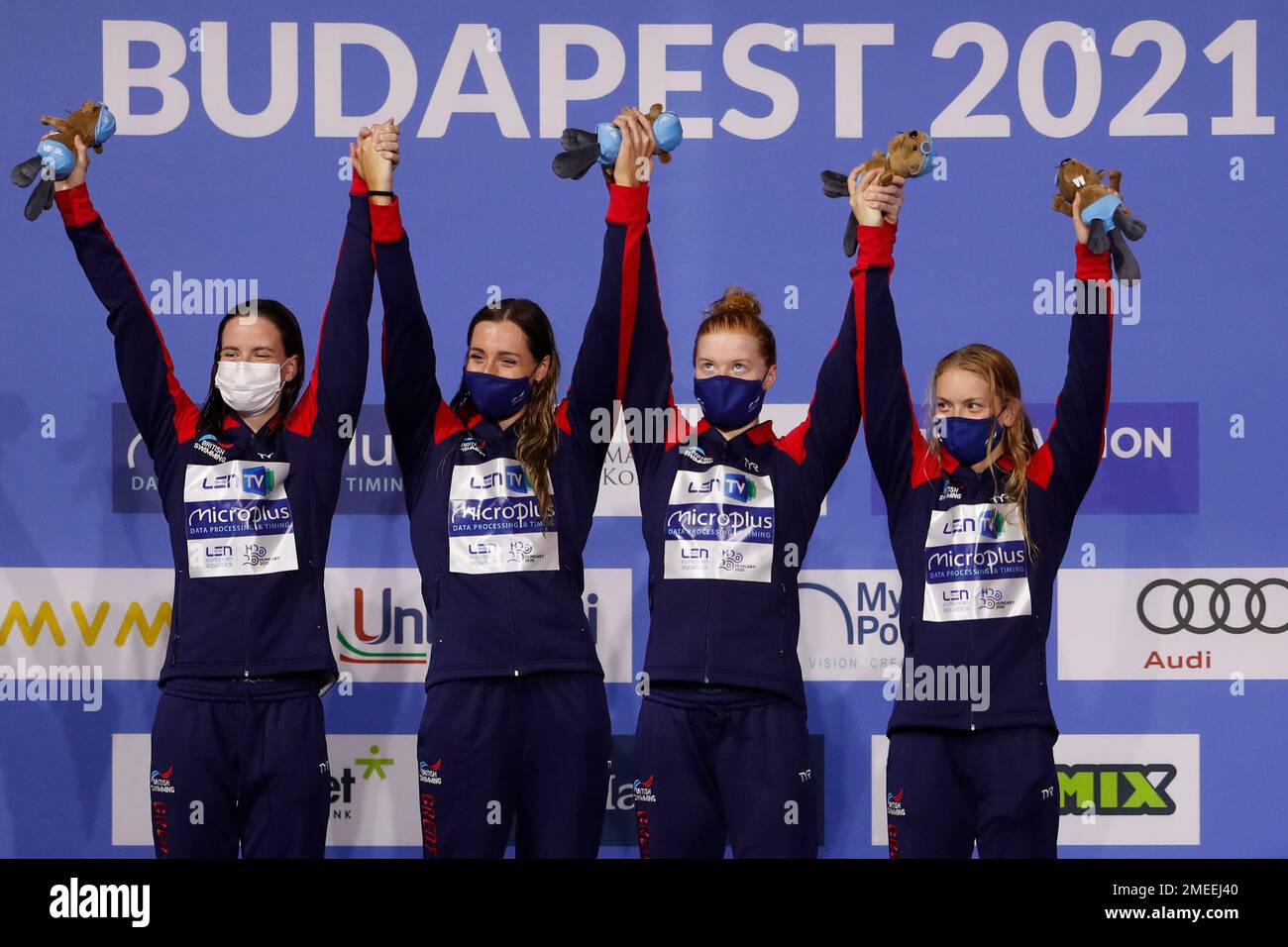 Britain's swimmers celebrate their victory in the Women's 4 x 100m ...