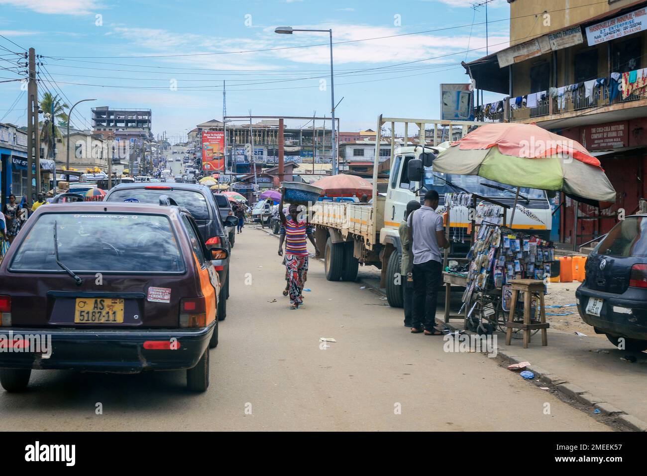 Busy Street near the Ghana Central Market in Kumasi Stock Photo - Alamy