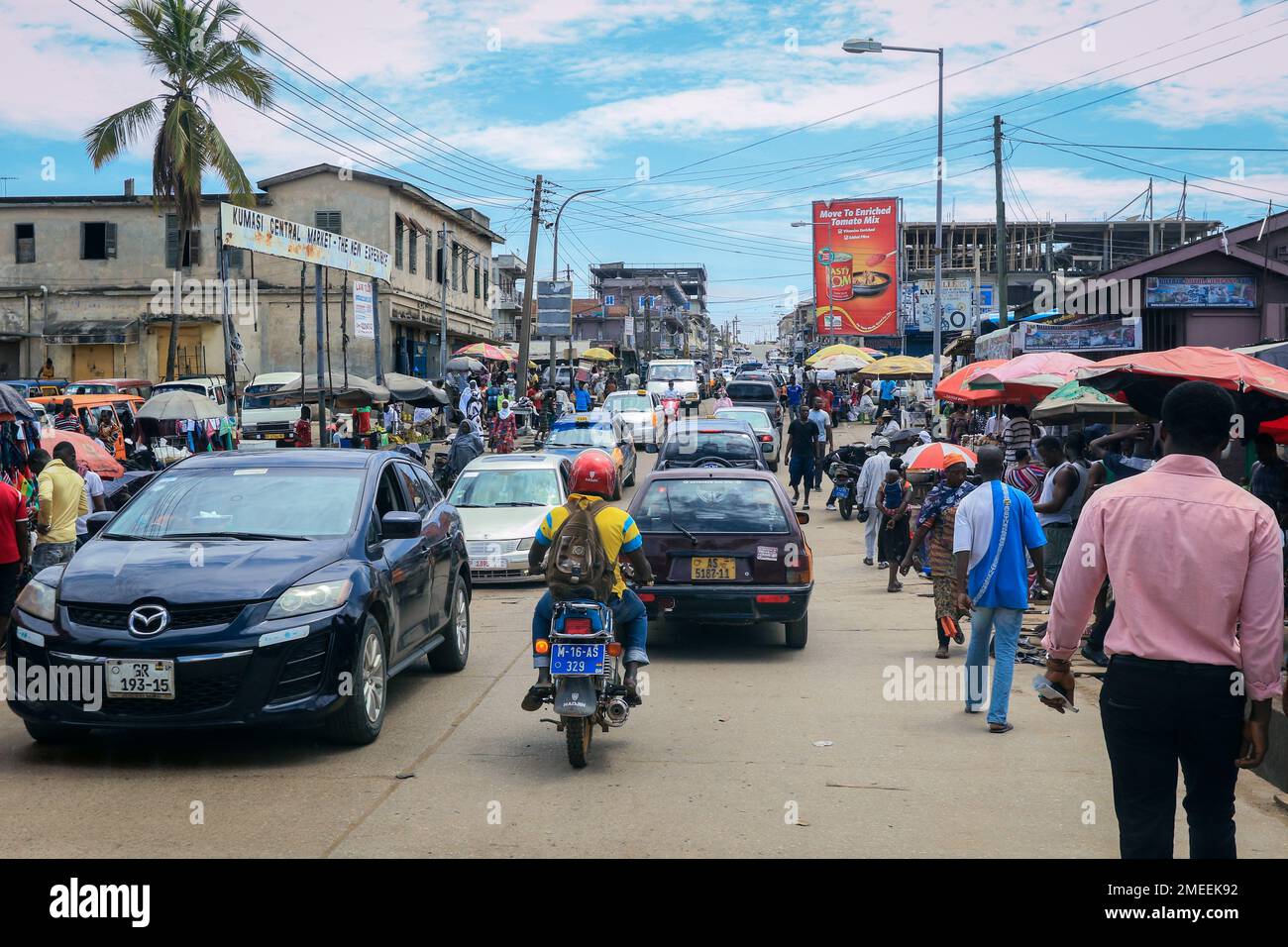 Busy Street near the Ghana Central Market in Kumasi Stock Photo - Alamy