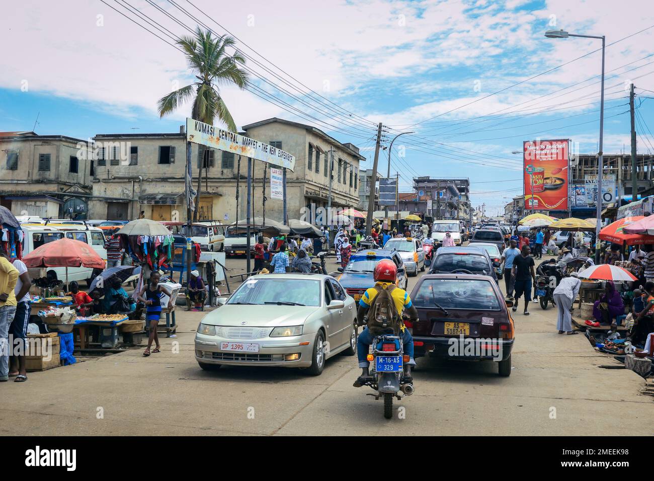 Busy Street near the Ghana Central Market in Kumasi Stock Photo - Alamy