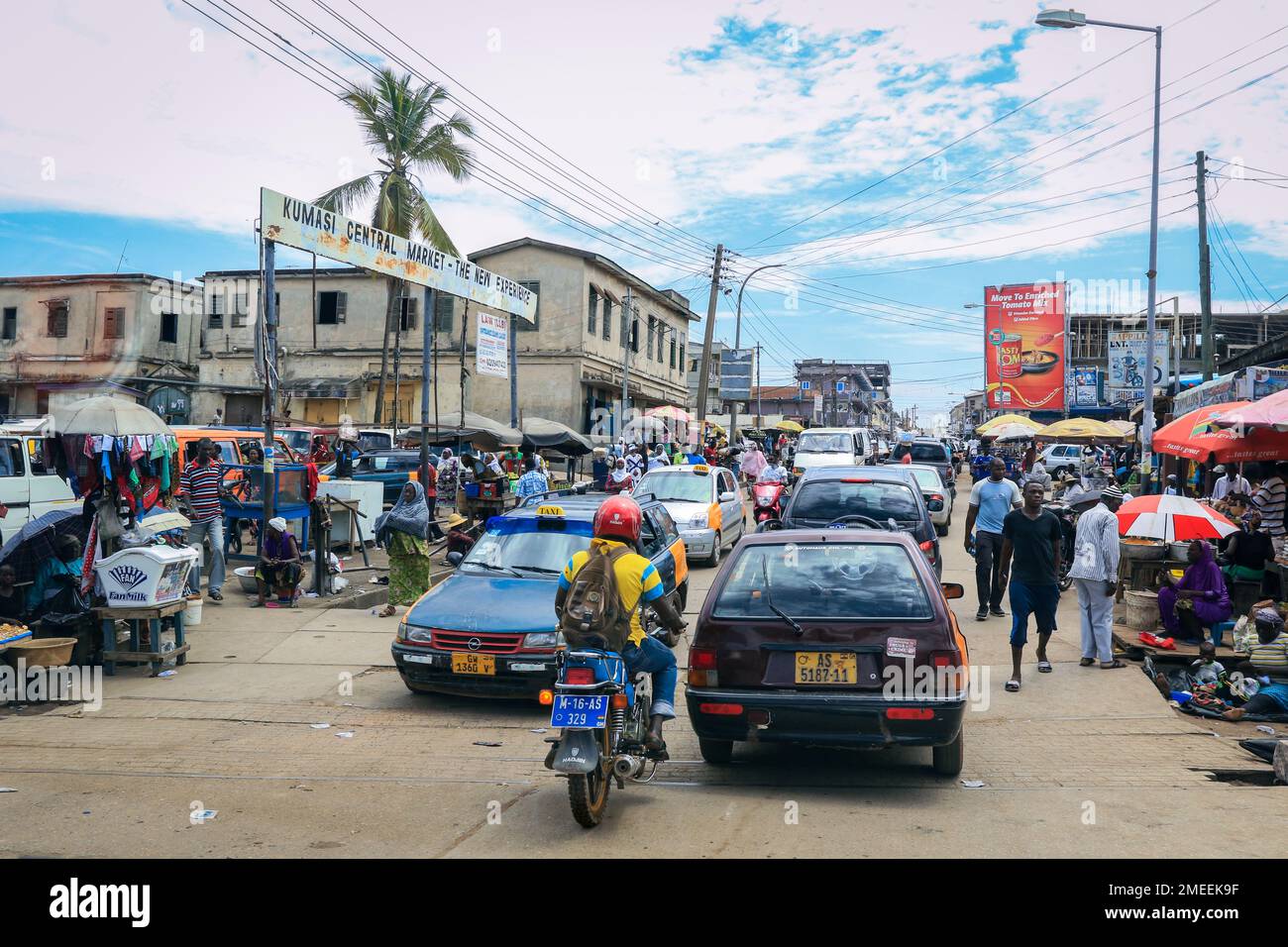 Busy Street near the Ghana Central Market in Kumasi Stock Photo - Alamy