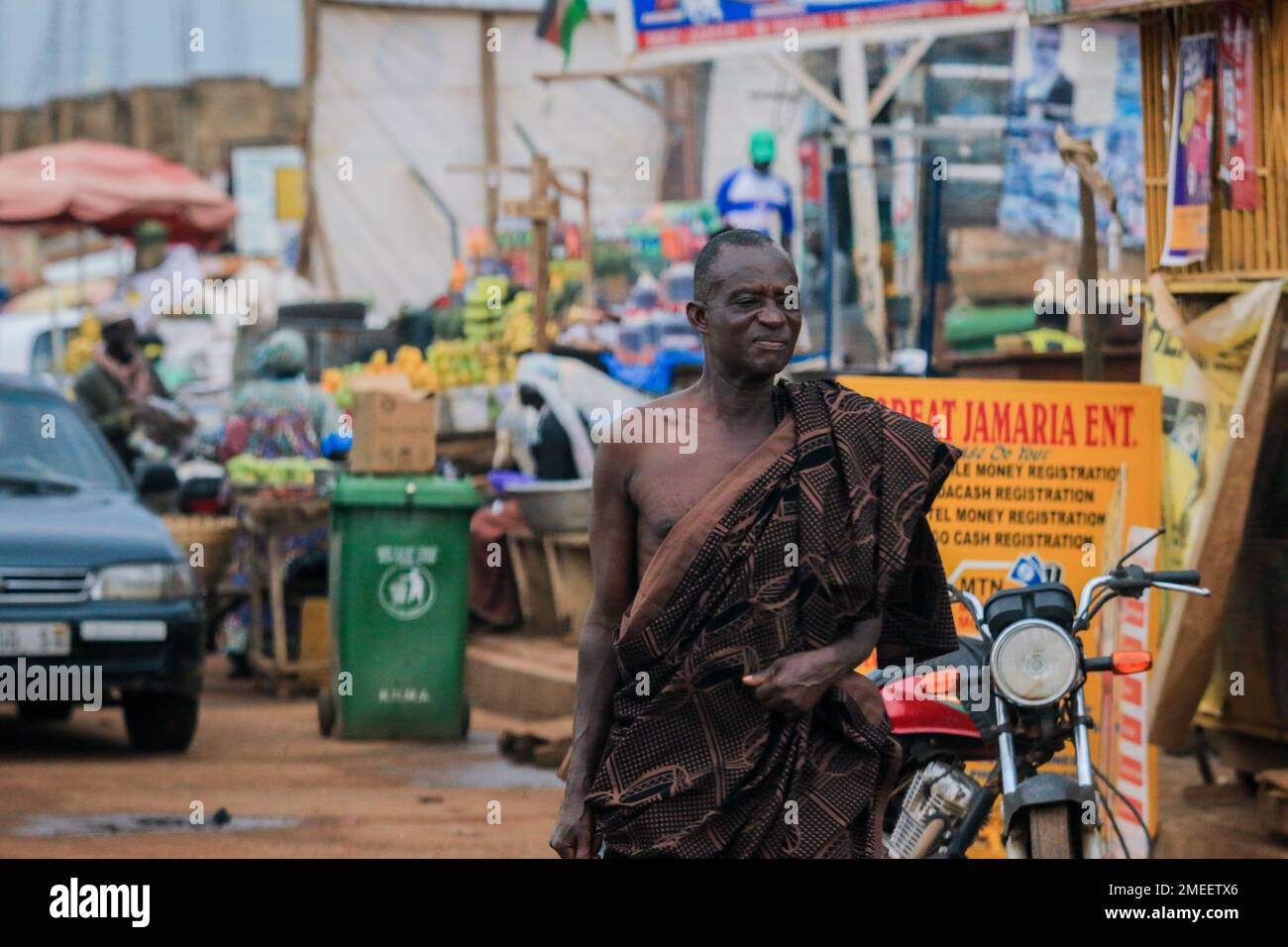 Ghana people in tribal dress hi-res stock photography and images - Alamy