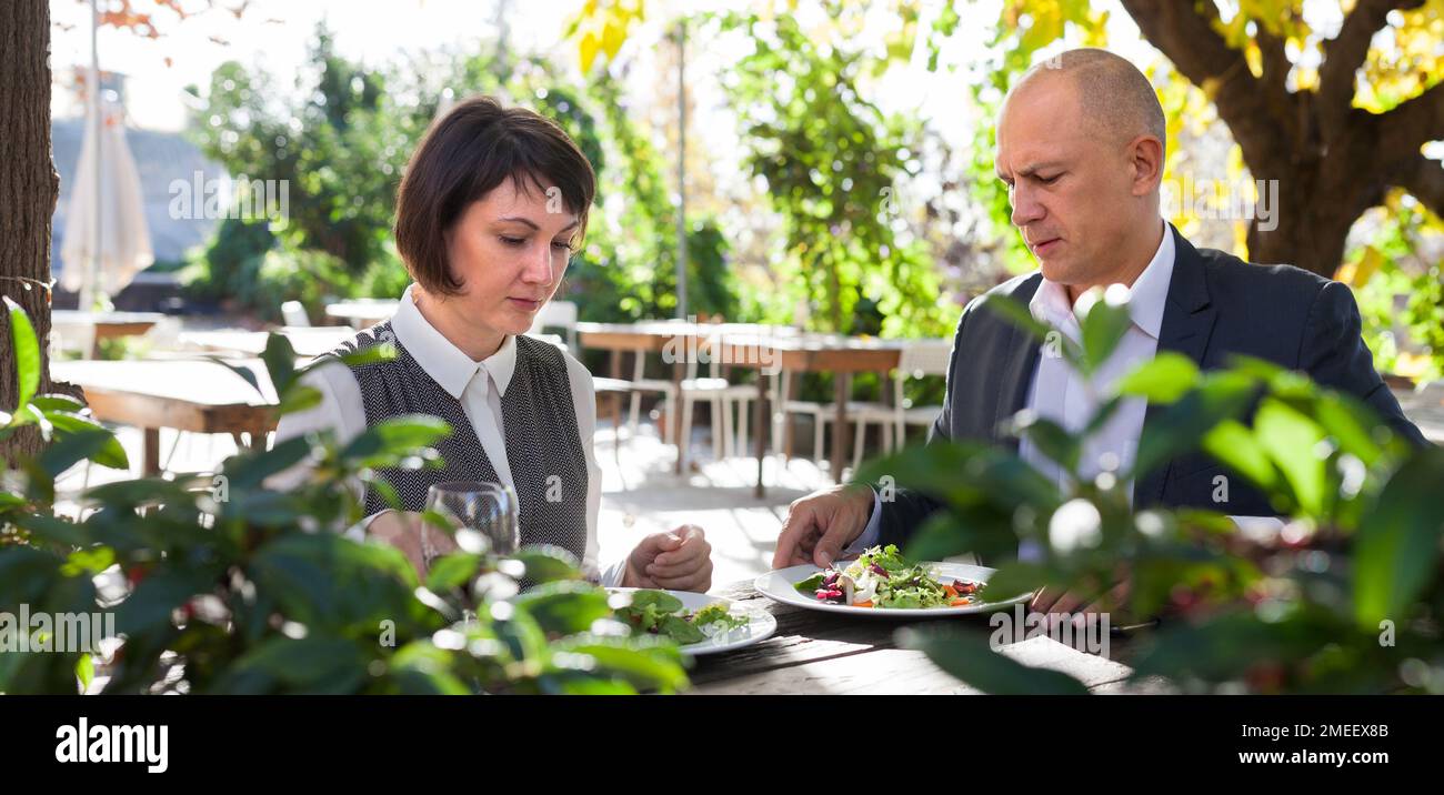 Couple in love eating dinner at restaurant summer terrace Stock Photo ...