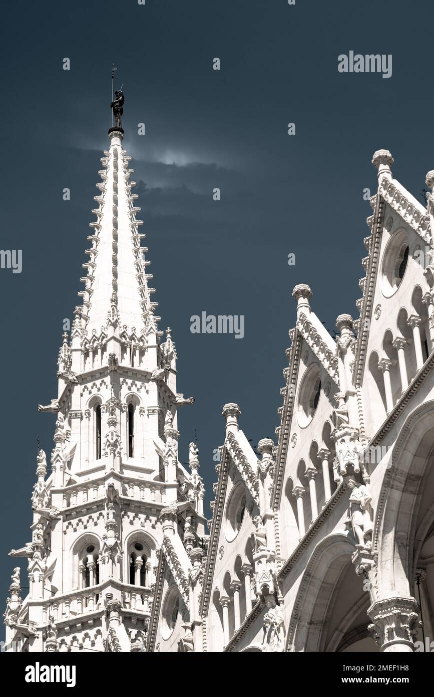 Detail of gothic Hugarian Parliament building Stock Photo - Alamy