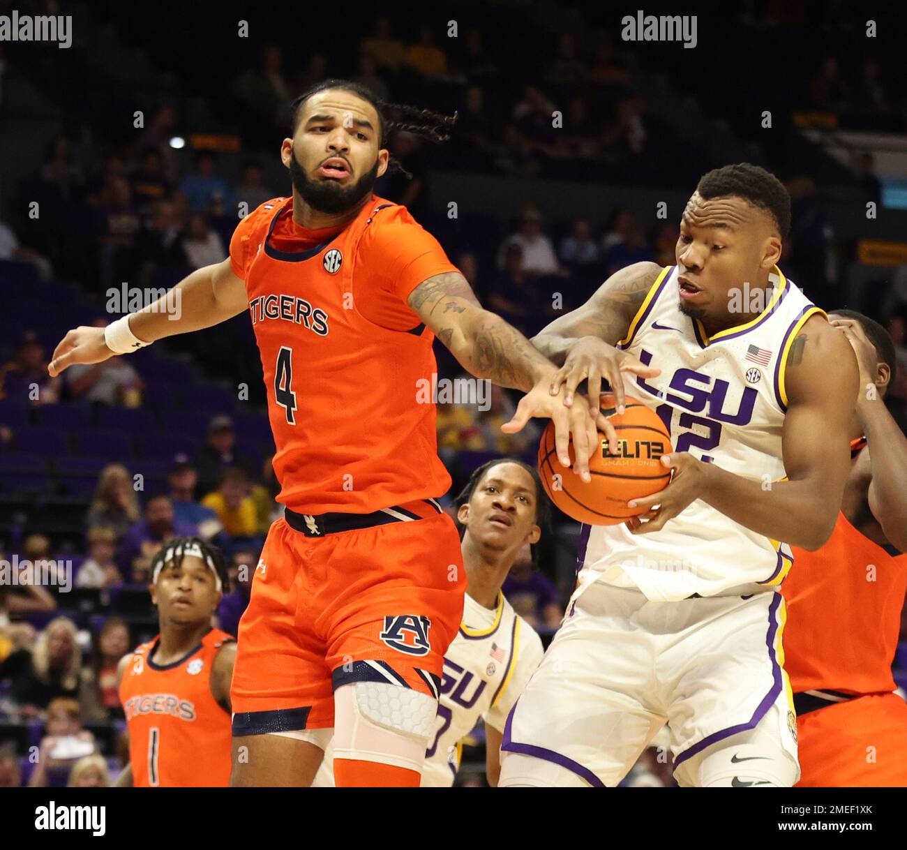 Baton Rouge, USA. 18th Jan, 2023. Auburn forward Johni Broome (4) tries ...
