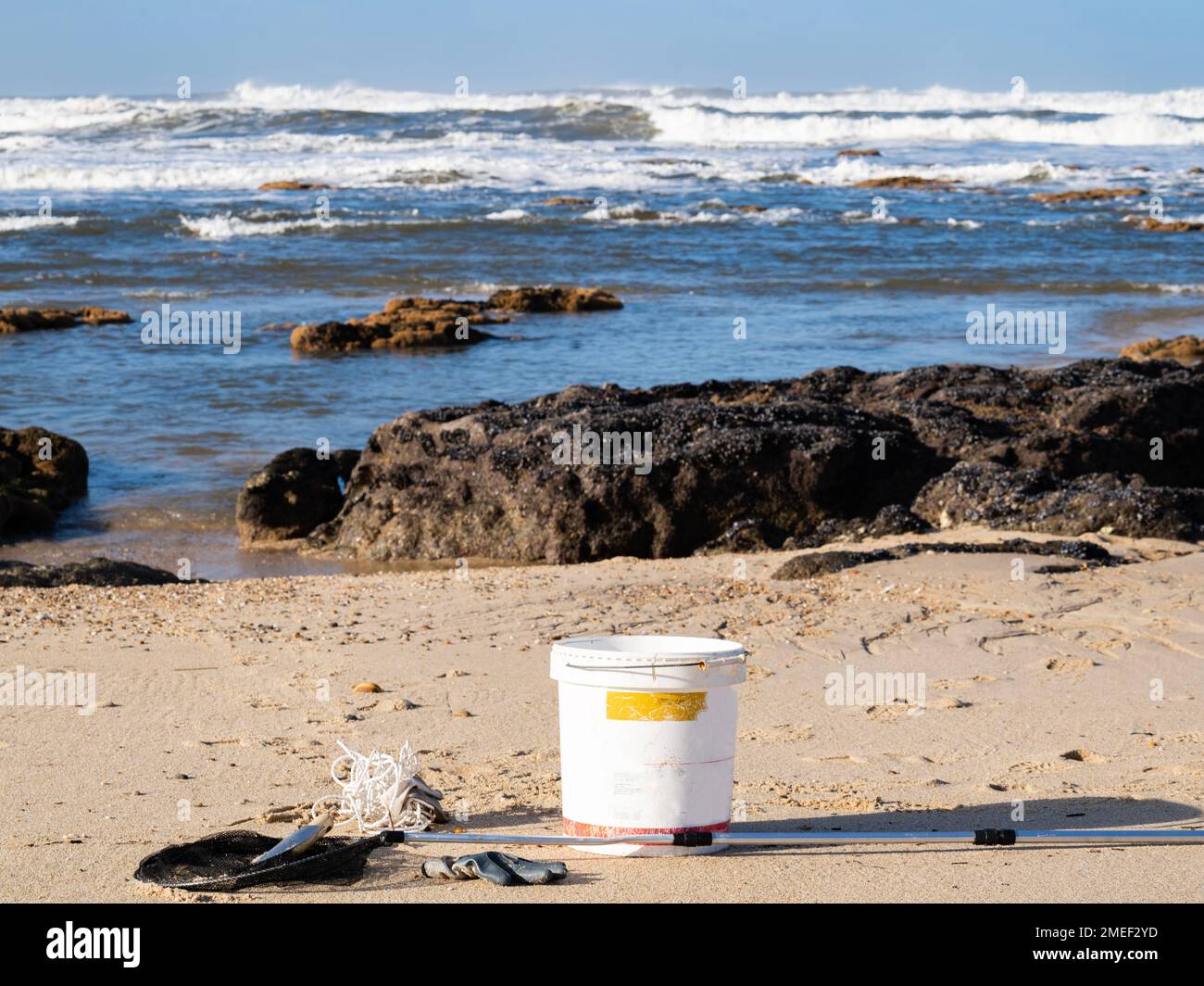 Clam ocean waves hi-res stock photography and images - Alamy