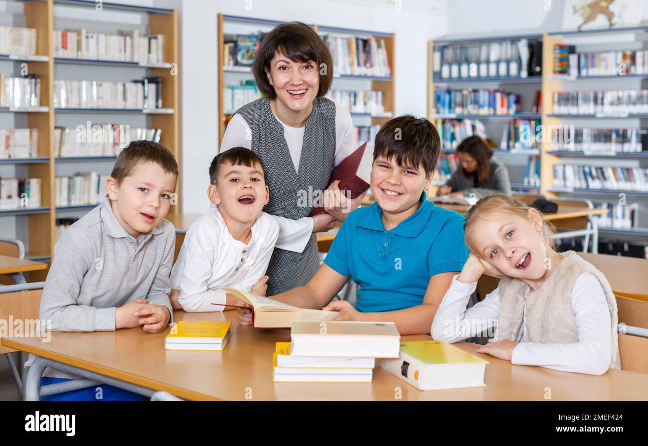 Junior school library hi-res stock photography and images - Alamy