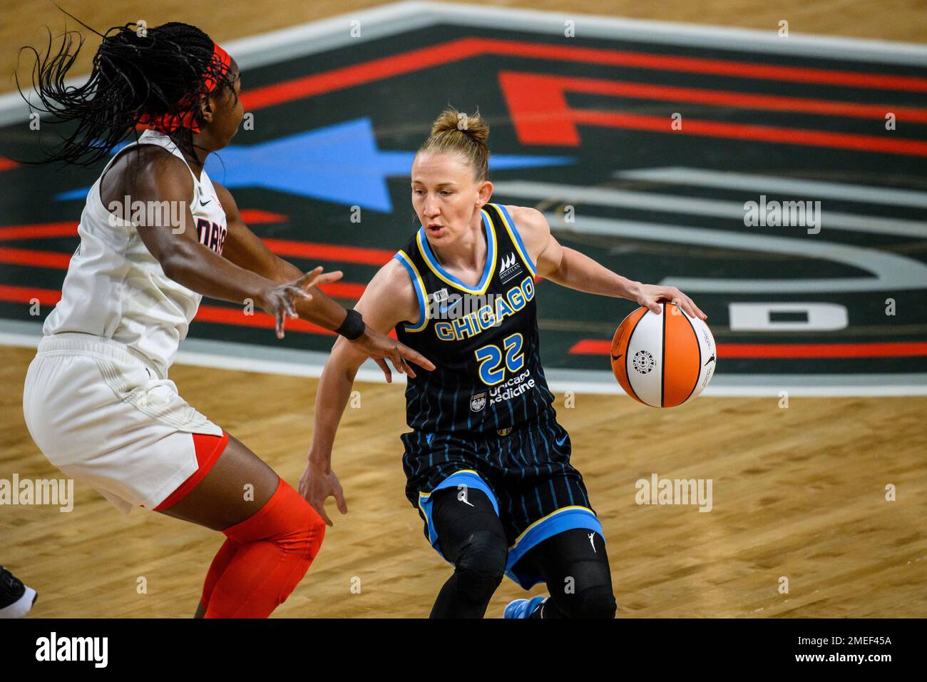 Chicago Sky guard Courtney Vandersloot (22) dribbles past Atlanta Dream ...