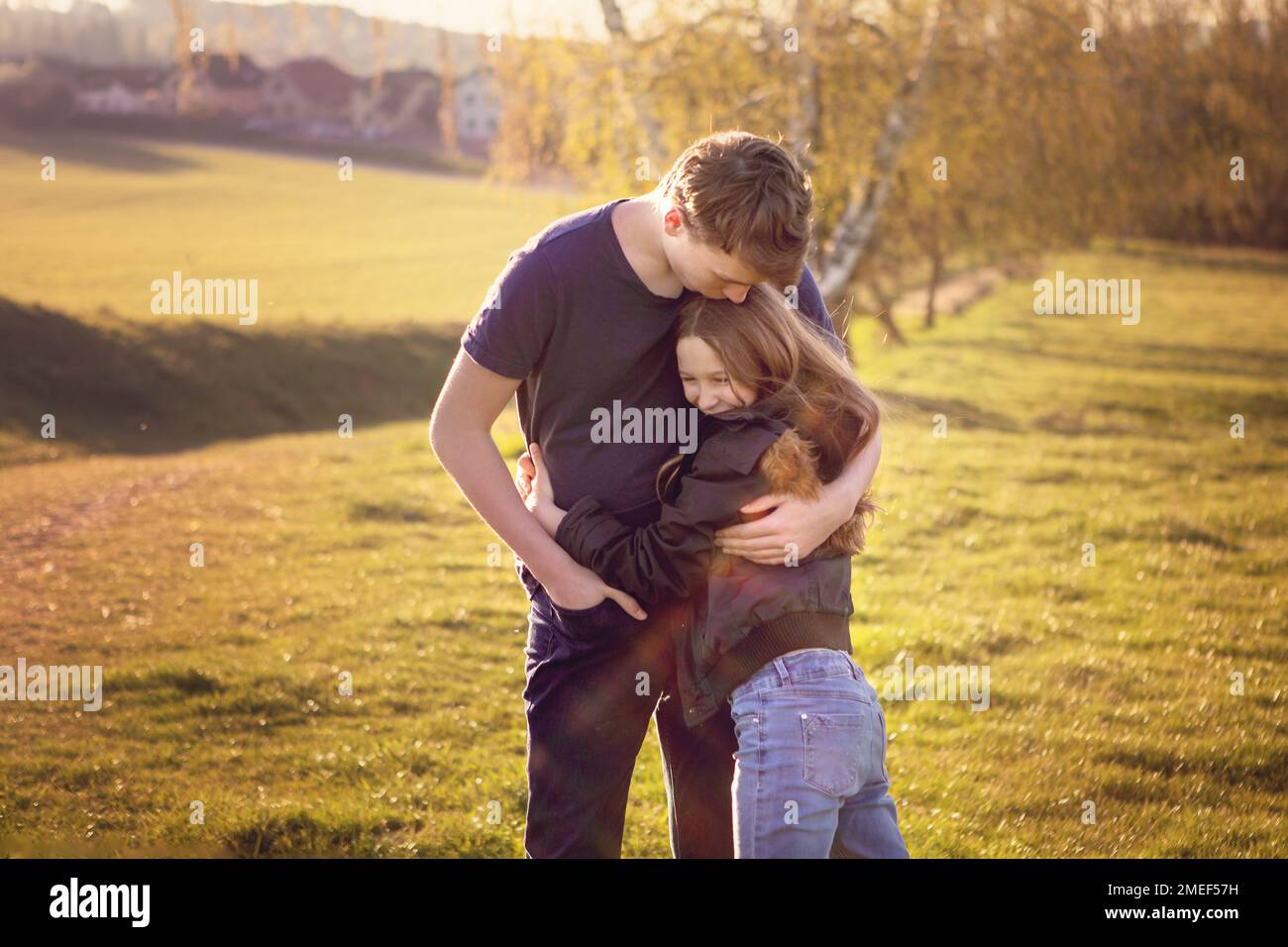 Teenage couple kissing outside hi-res stock photography and images - Alamy