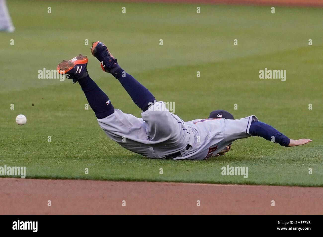 Houston Astros second baseman Jose Altuve cannot field a base hit by Oakland Athletics' Chad ...