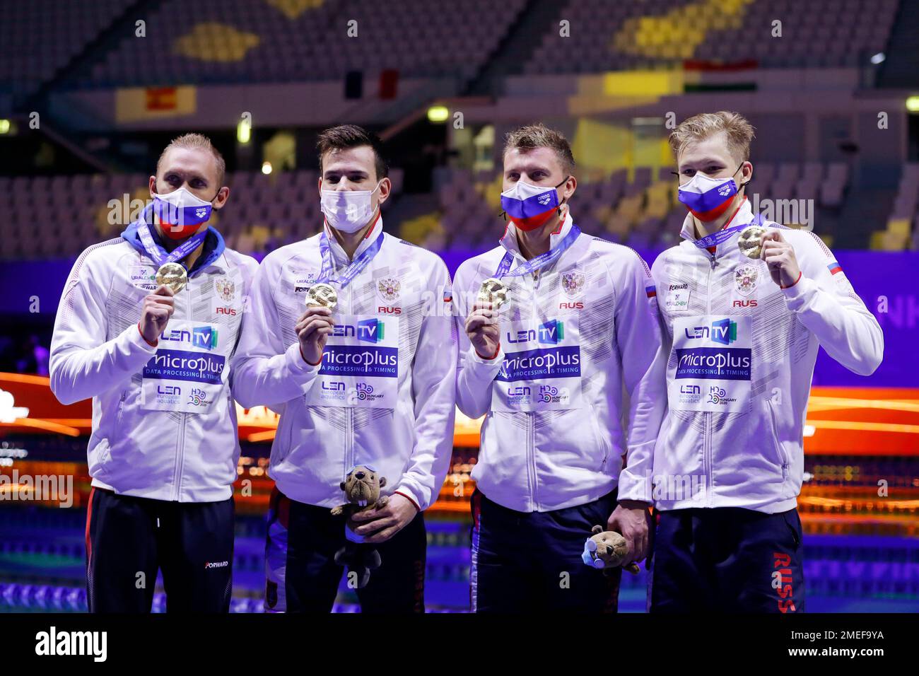 Team Russia poses with their gold medals after winning the men's 4x200 ...