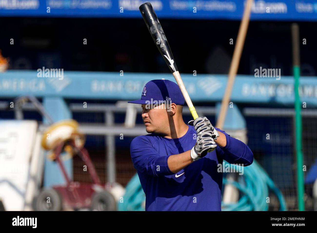 Los Angeles Dodgers' Yoshi Tsutsugo waits to hit during batting ...