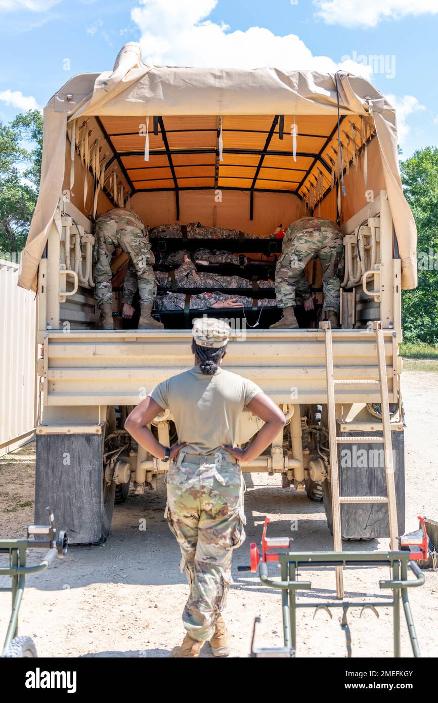 Soldiers with the 399th Combat Support Hospital receive and treat ...