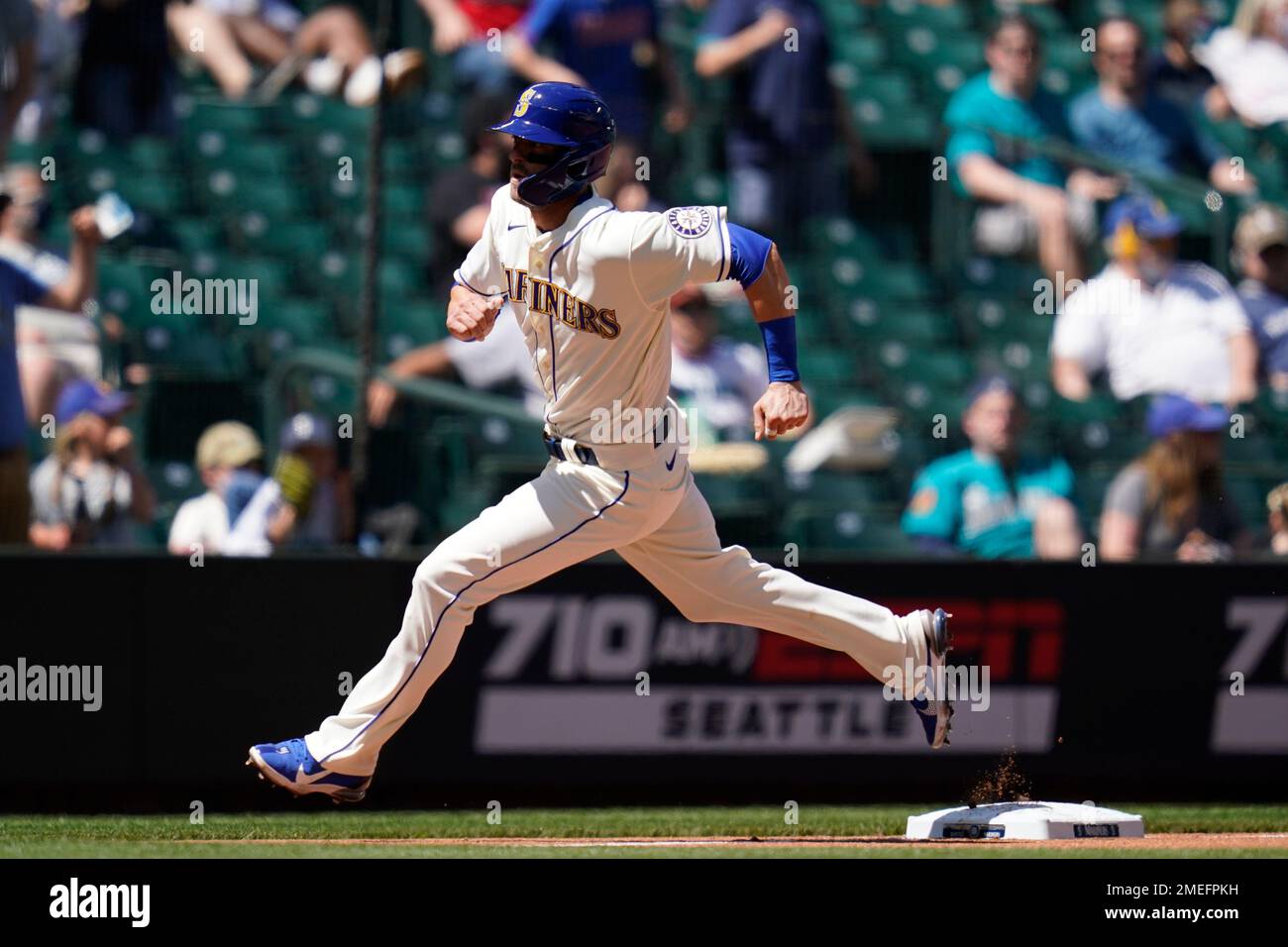 Seattle Mariners' Mitch Haniger in action against the Cleveland Indians ...