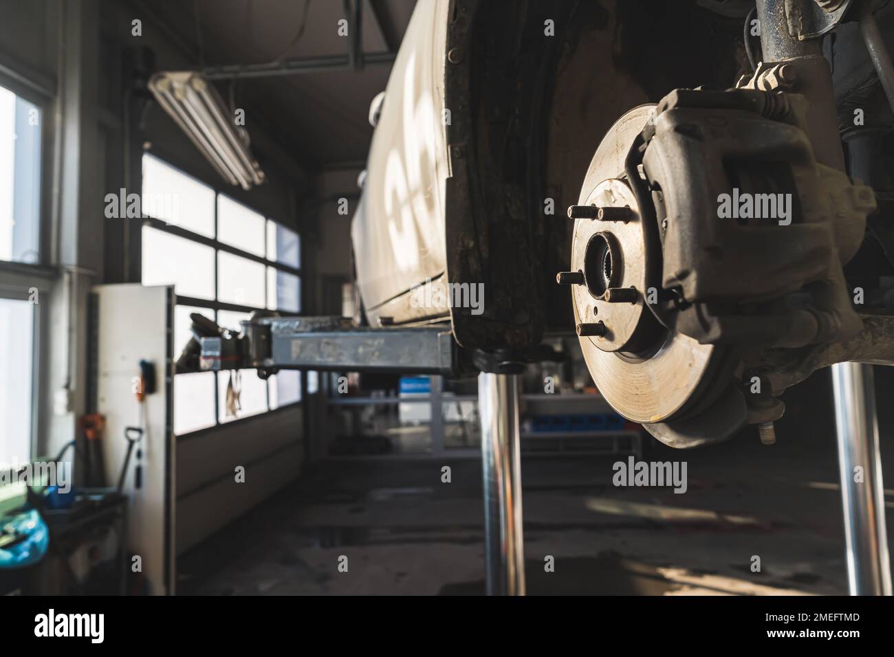 Old car repair shop hi-res stock photography and images - Alamy