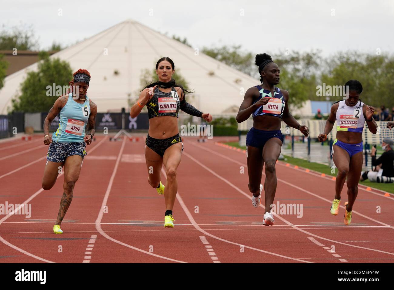 Daryll Neita, second from right, beats Hannah Cunliffe to win the women ...