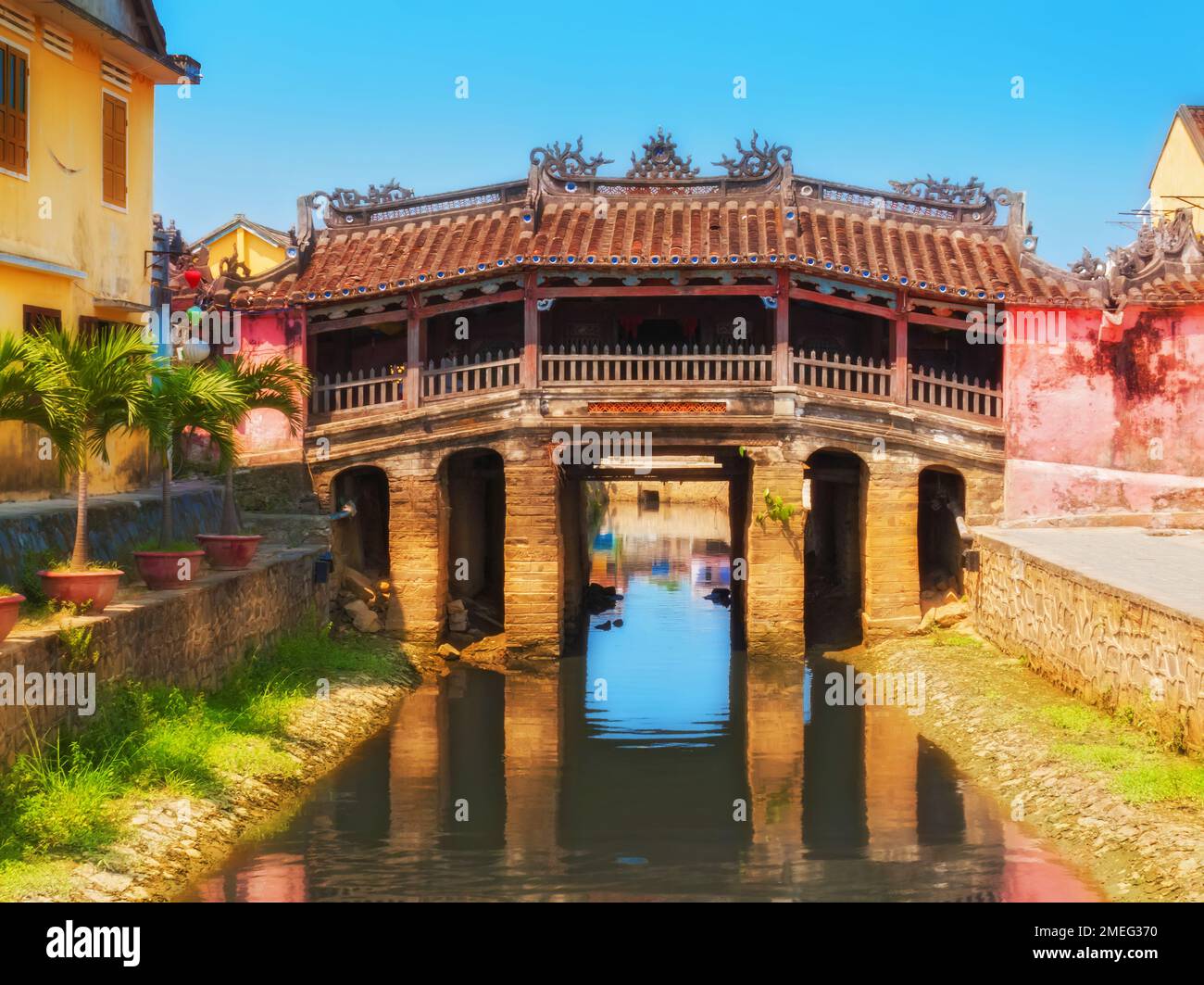 The historic Japanese Covered Bridge, Hoi An, Quang Nam Province ...