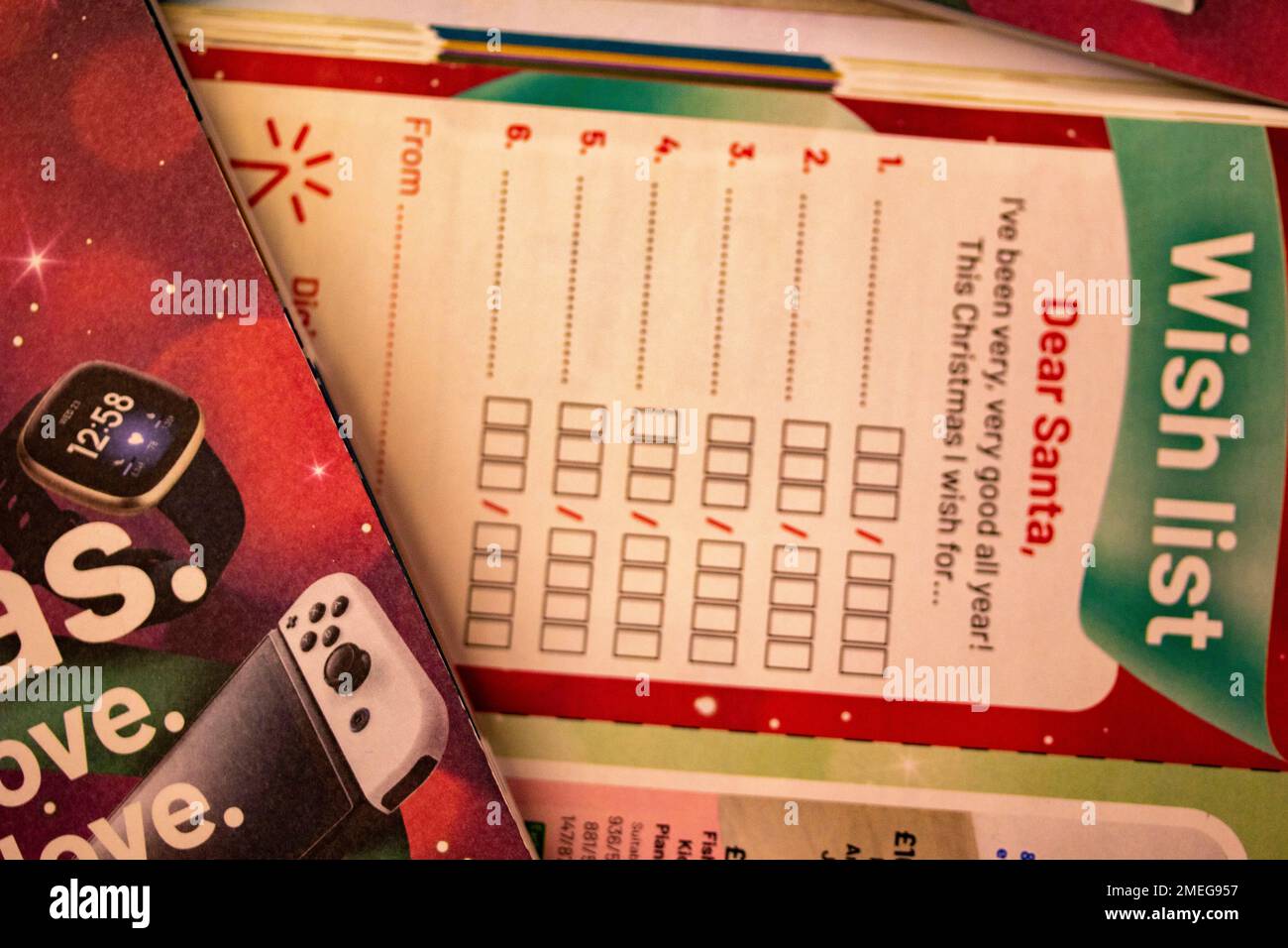 Argos christmas guide hi-res stock photography and images - Alamy