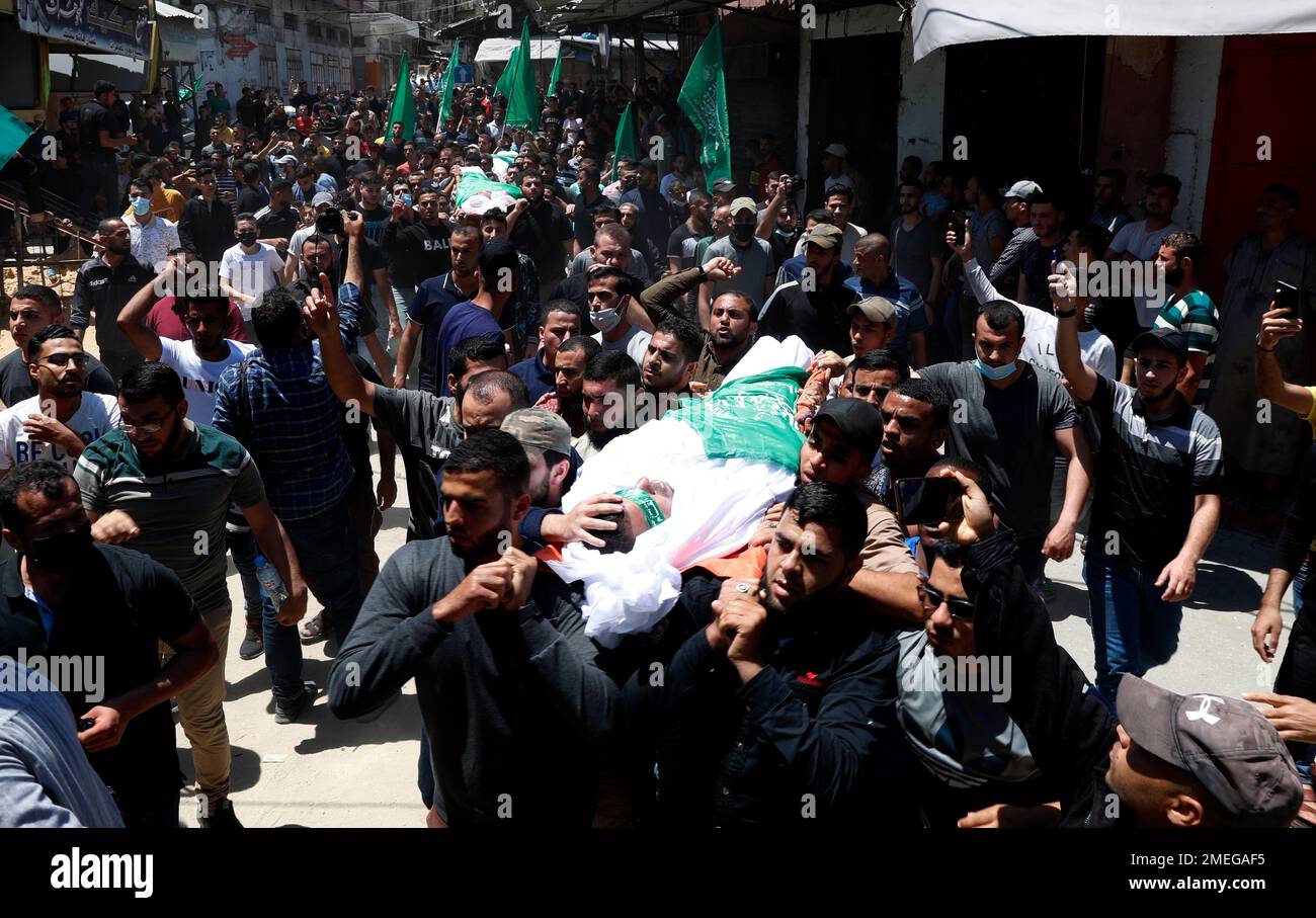 Mourners carry the body of Bassem Issa, front, top Hamas' commander in ...