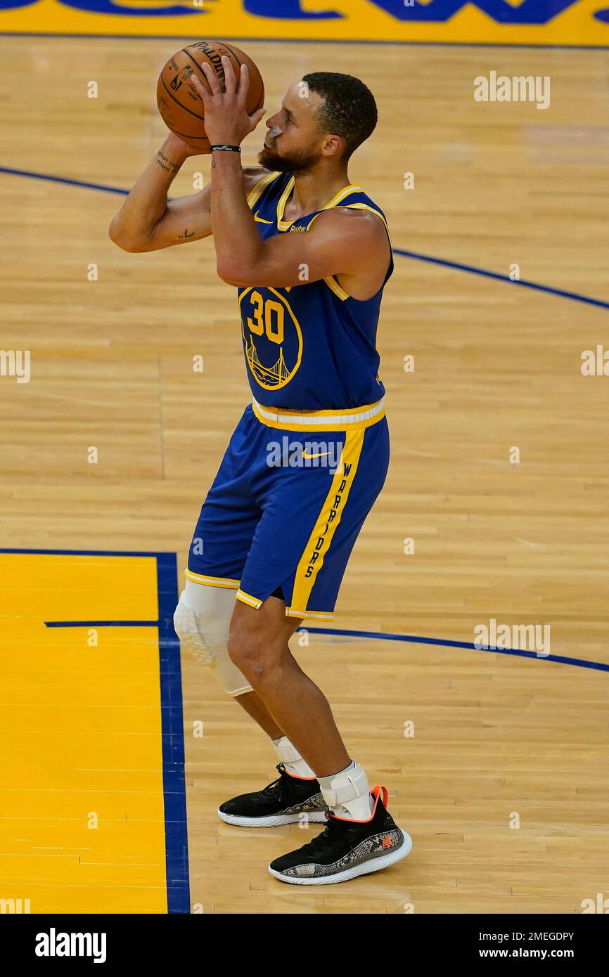 Golden State Warriors guard Stephen Curry against the Utah Jazz during ...