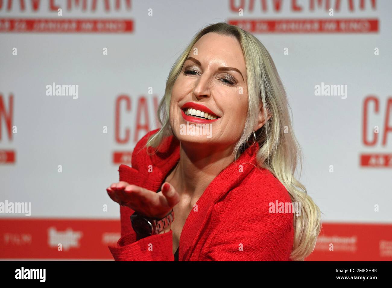 Yvonne Foerg (model), single image, cropped single motif, portrait, portrait, portrait. Red ...