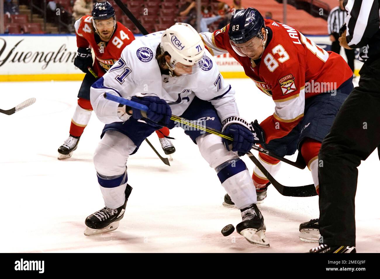Tampa Bay Lightning center Anthony Cirelli (71) and Florida Panthers ...