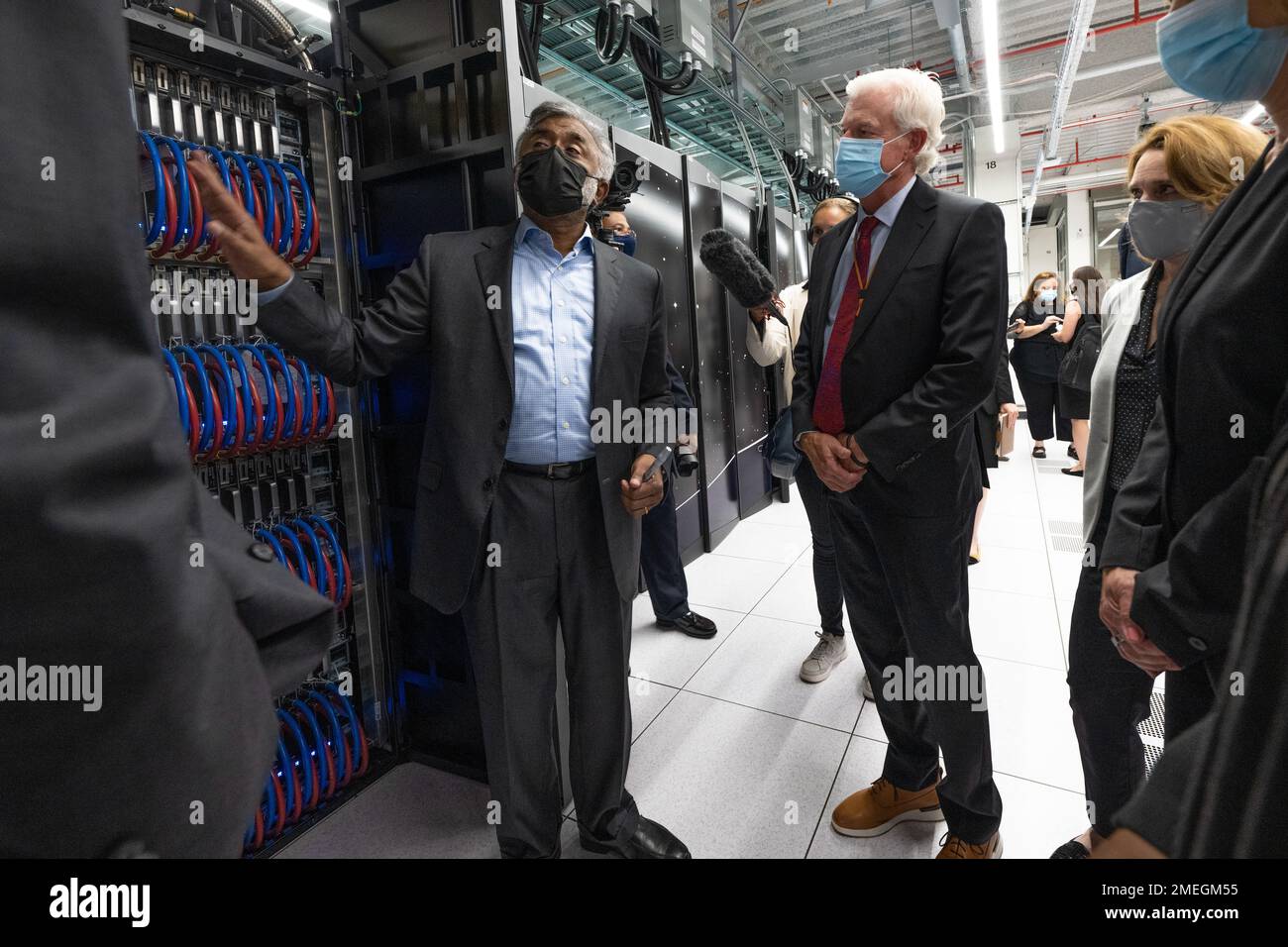 The director of Oak Ridge National Laboratory, Thomas Zacharia, briefs ...