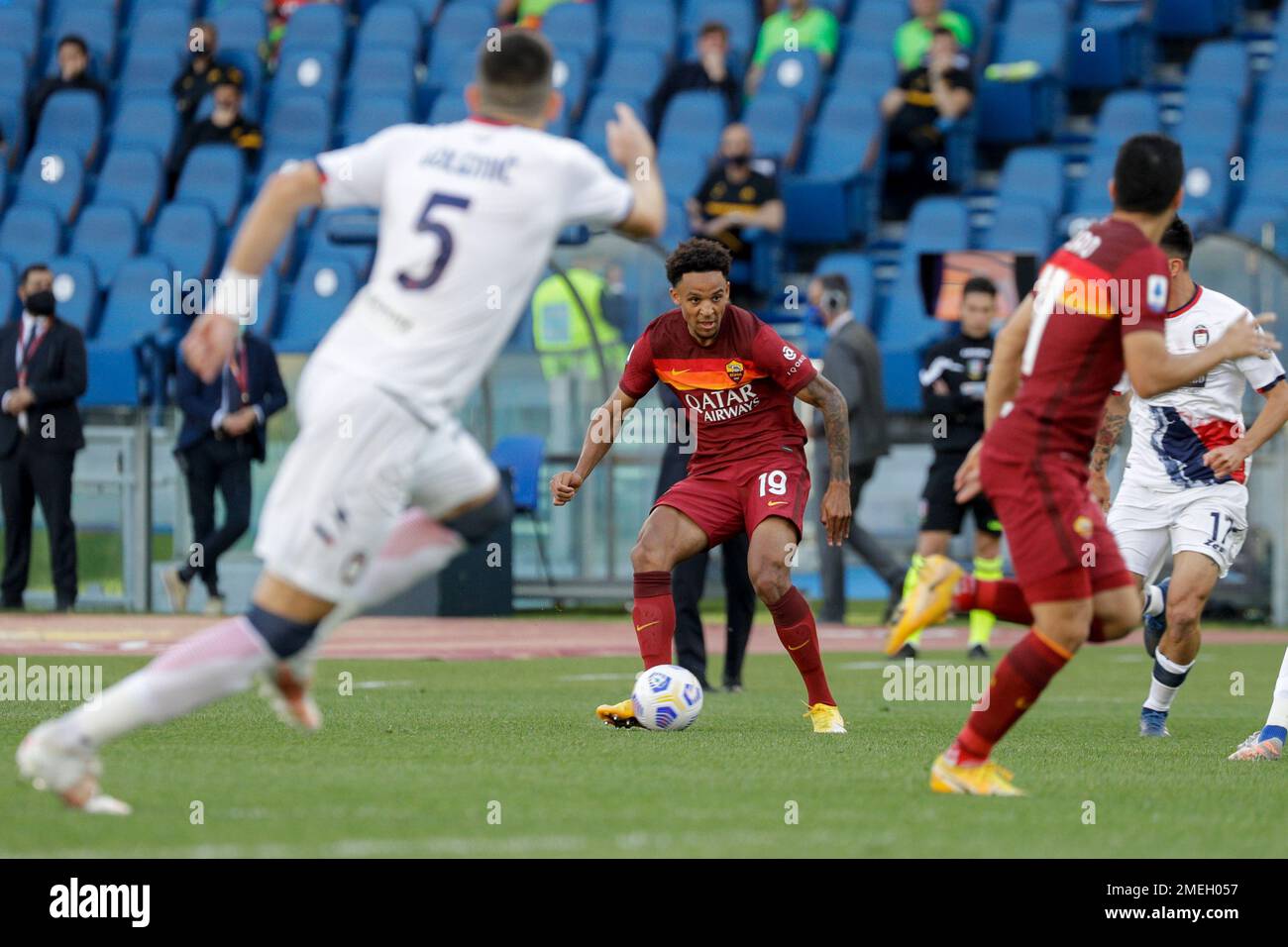 Roma's Bryan Reynolds, center, controls the ball during a Serie A ...