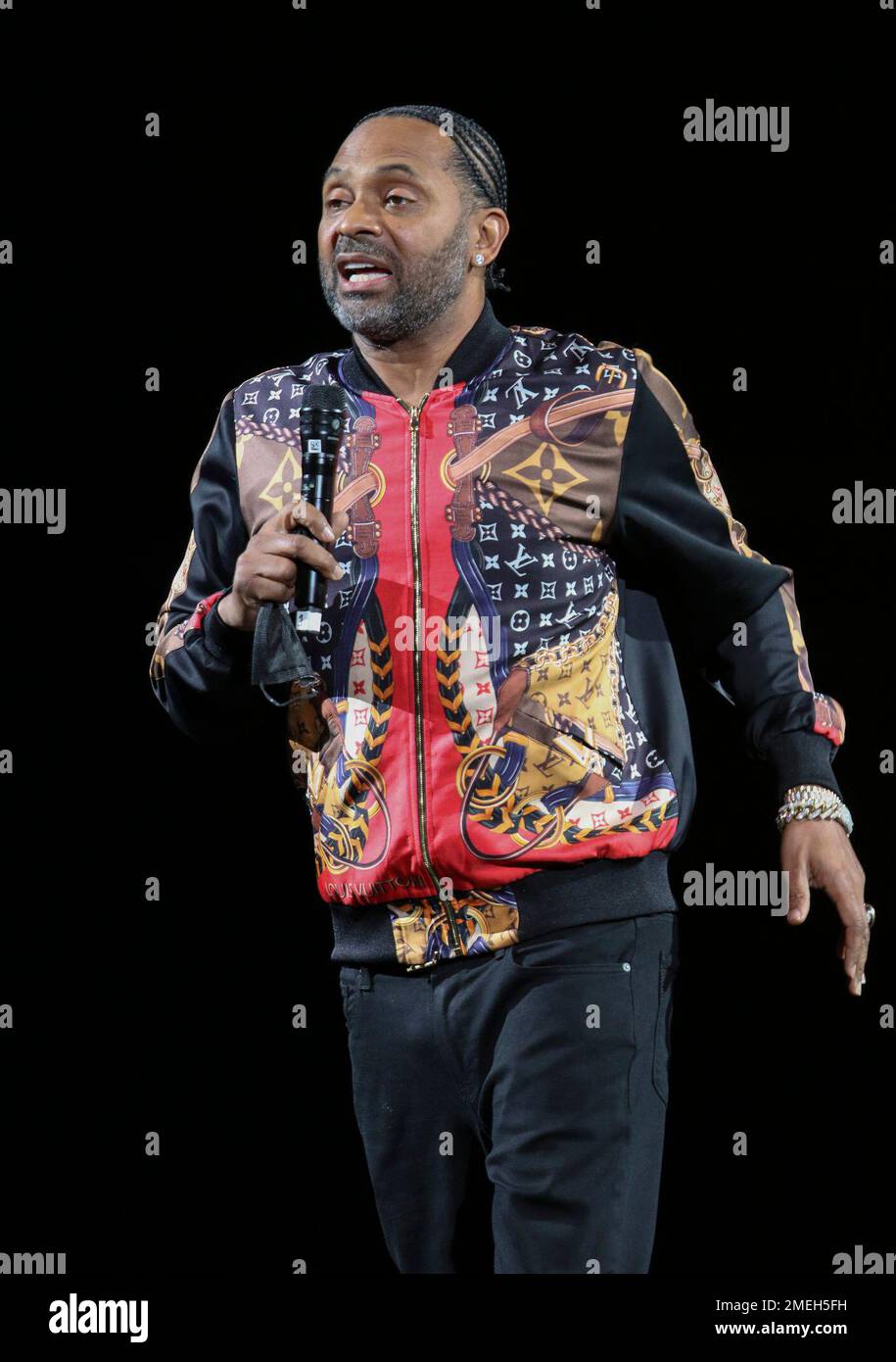 Mike Epps Performs at The In Real Life Comedy Tour at State Farm Arena ...