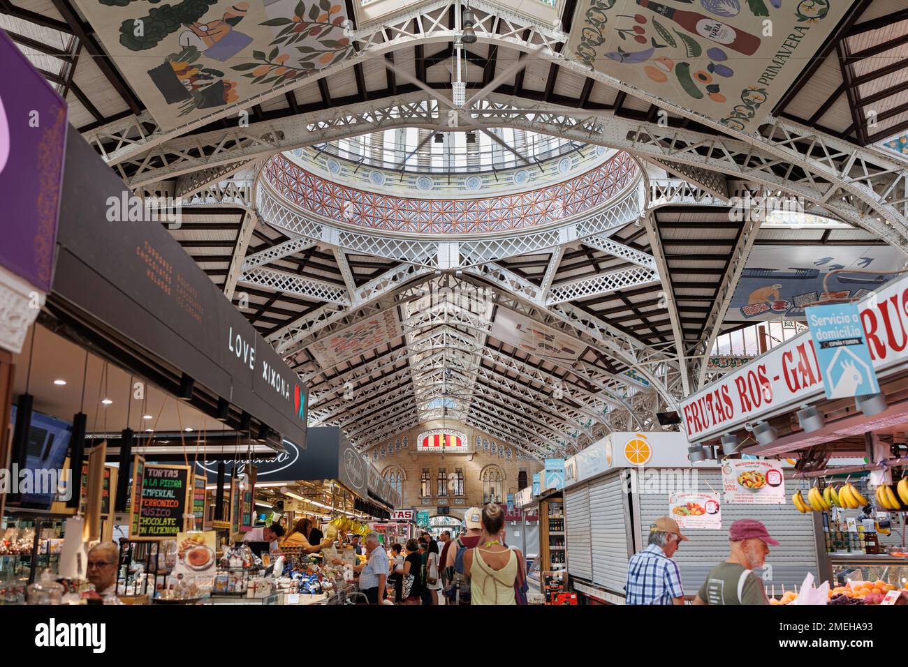 Urban food spaces hi-res stock photography and images - Alamy