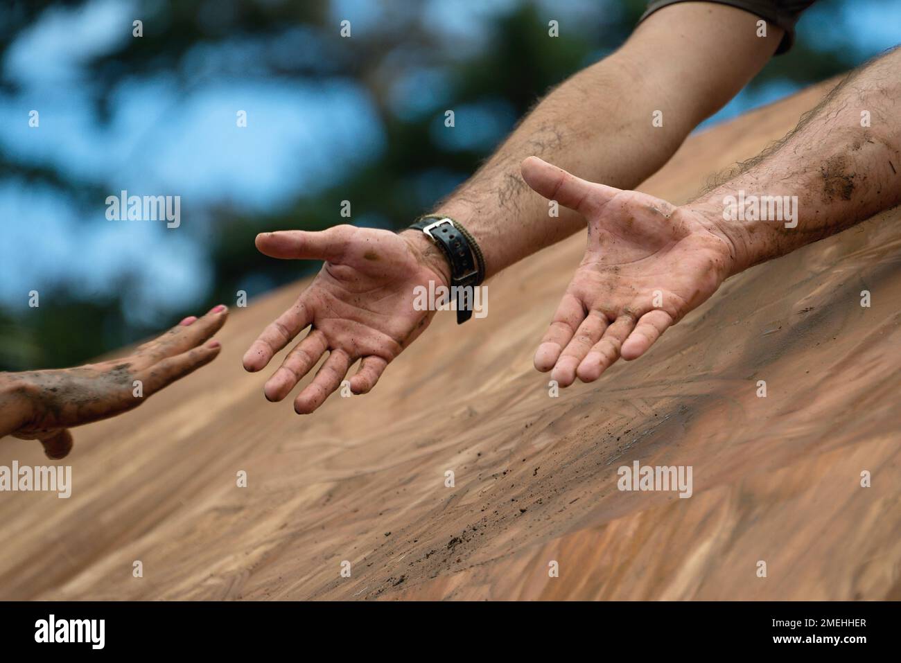 Giving a helping hand hi-res stock photography and images - Alamy