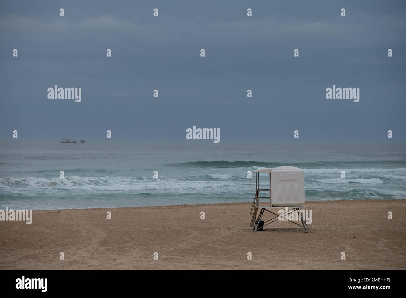 Empty beach shot hi-res stock photography and images - Alamy