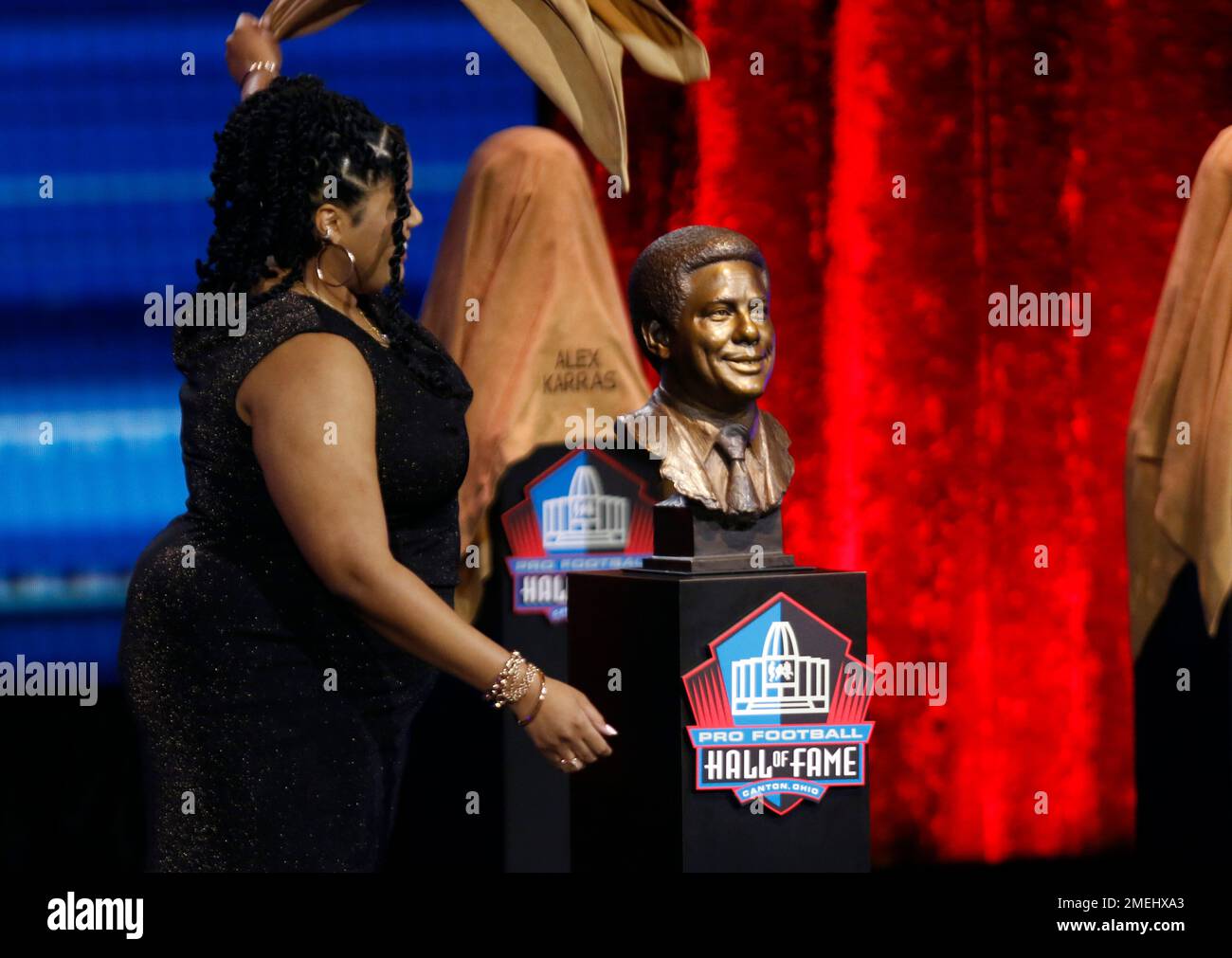 Cydney Nunn unveils the bust of her grandfather Bill Nunn during the ...